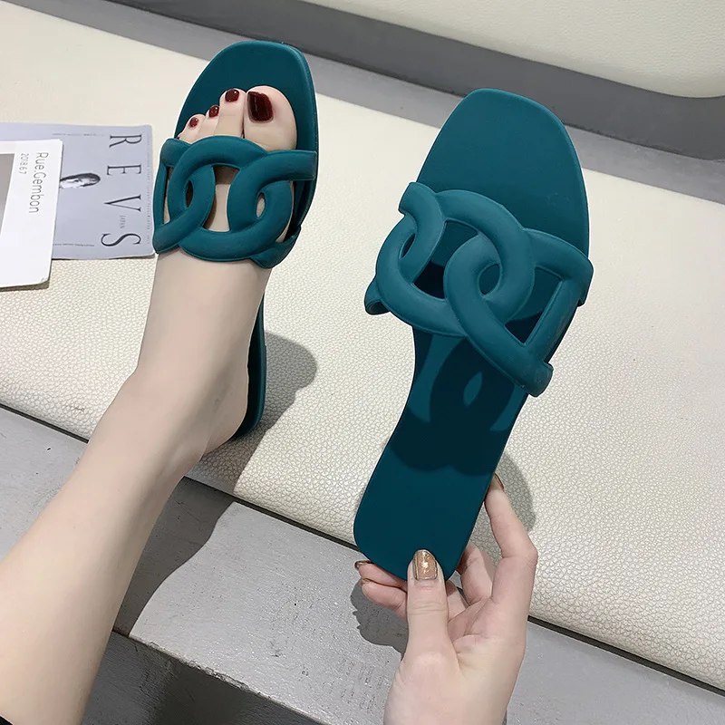 여성용 신발 신제품 캔디 컬러 슬리퍼 여성용 플랫 바텀 비치 슬리퍼 C 할로우 가정용 슬리퍼 여름 2023