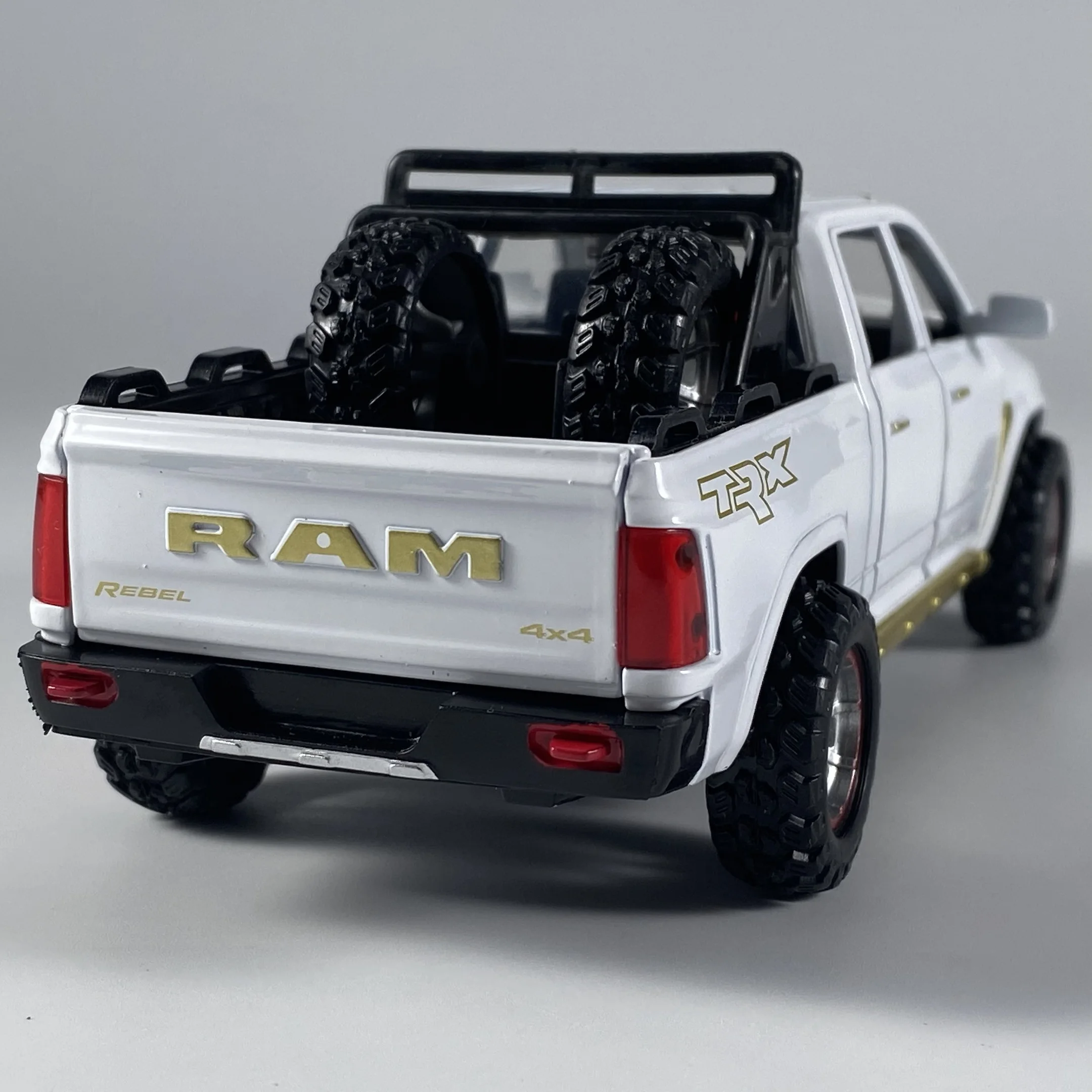 1/32 Dodge Ram Pickup Truck Car Alloy Car Model Sound and Light Pull ...