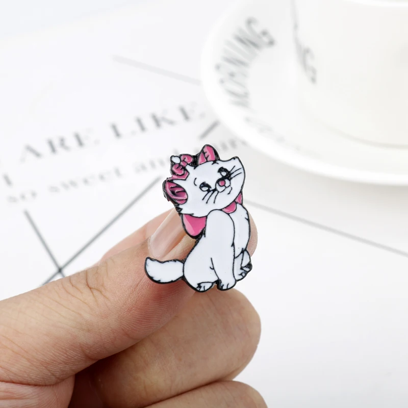 Kawaii Cat Lady Badge Pins Brooch Classic Cartoon The AristoCats Enamel ...