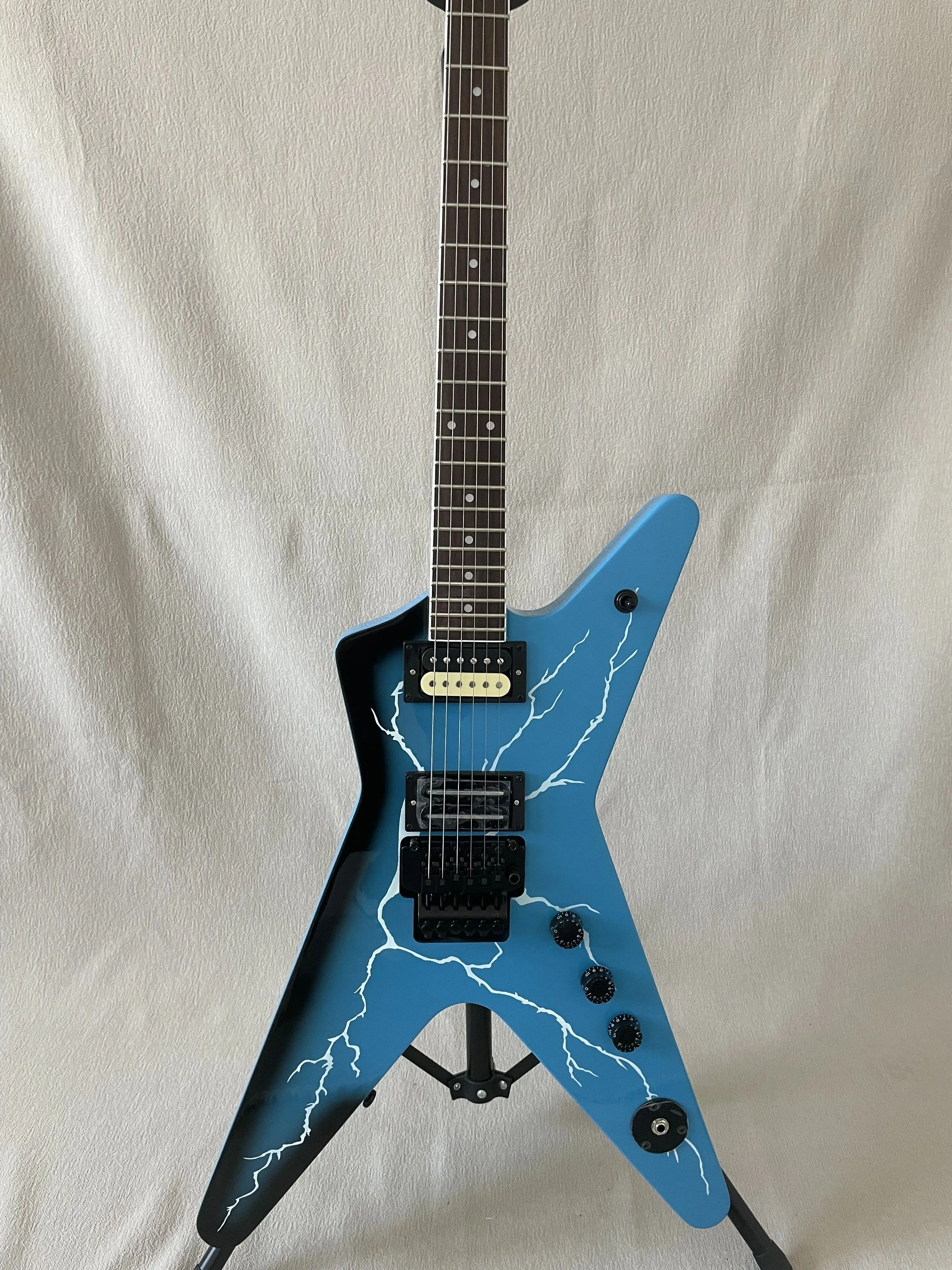 Dimebag-Darrel-the-Dean-guitarra-en-forma-de-ML-chapa-Lightning ...
