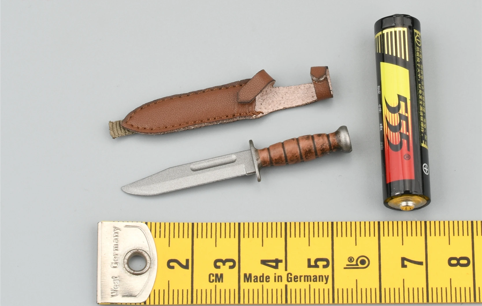 FS-73049-1-6-Scale-Soldier-Dagger-Model-for-12-End-War.jpg