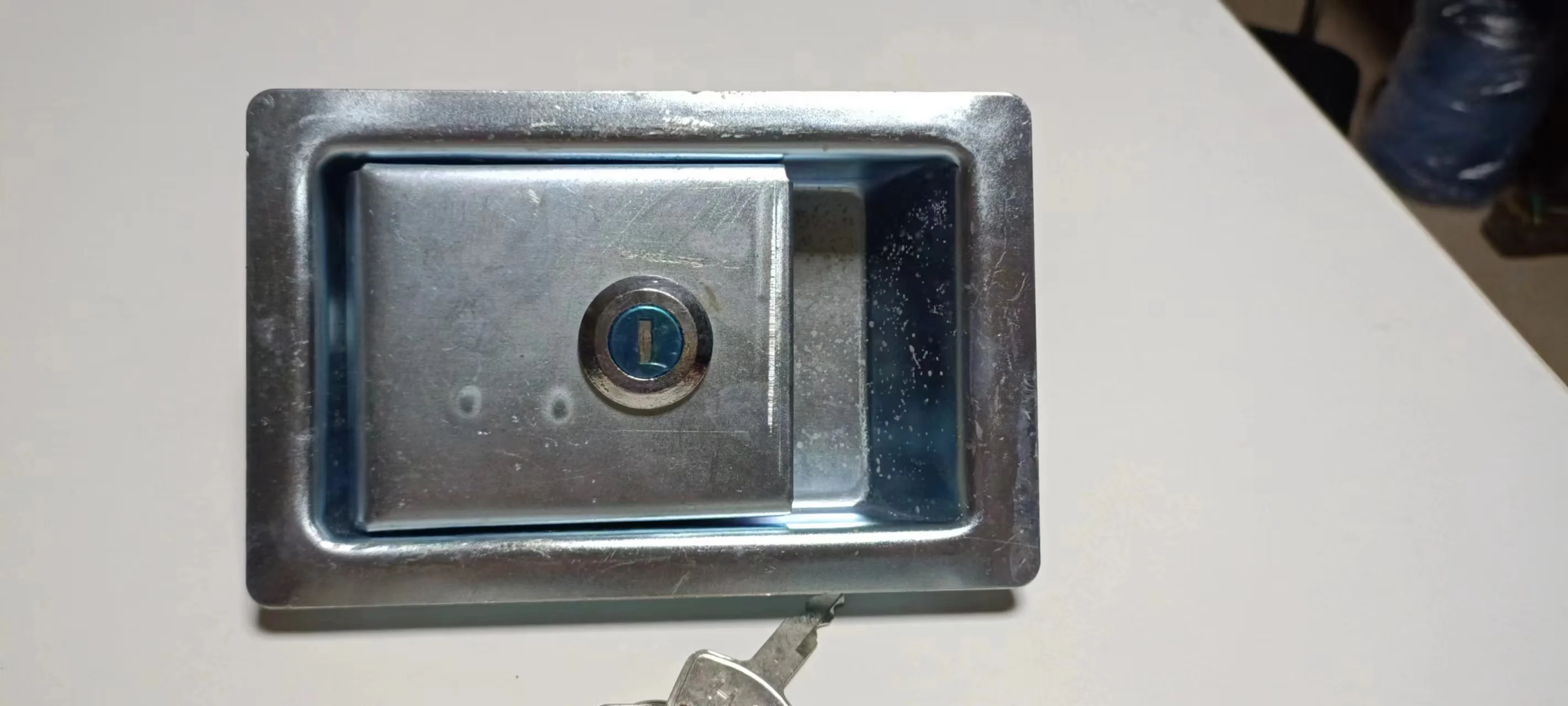 Excavator-accessories-Sumitomo-side-door-lock.jpg