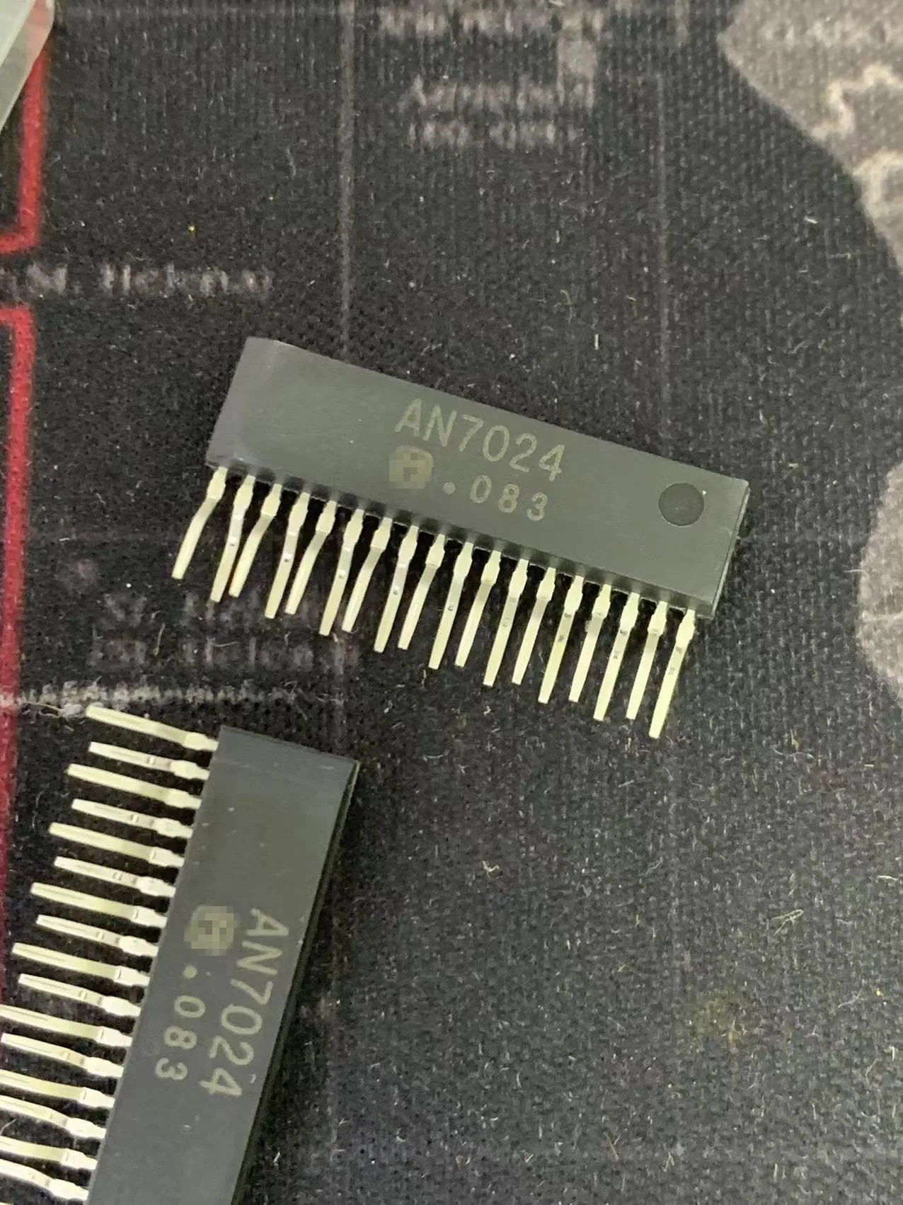 SC-70-6 마킹 JWF 아날로그 스위치 IC, 1-옴 SPDT 아날로그 스위치, 작동 온도: -40°C ~ +85°C ...