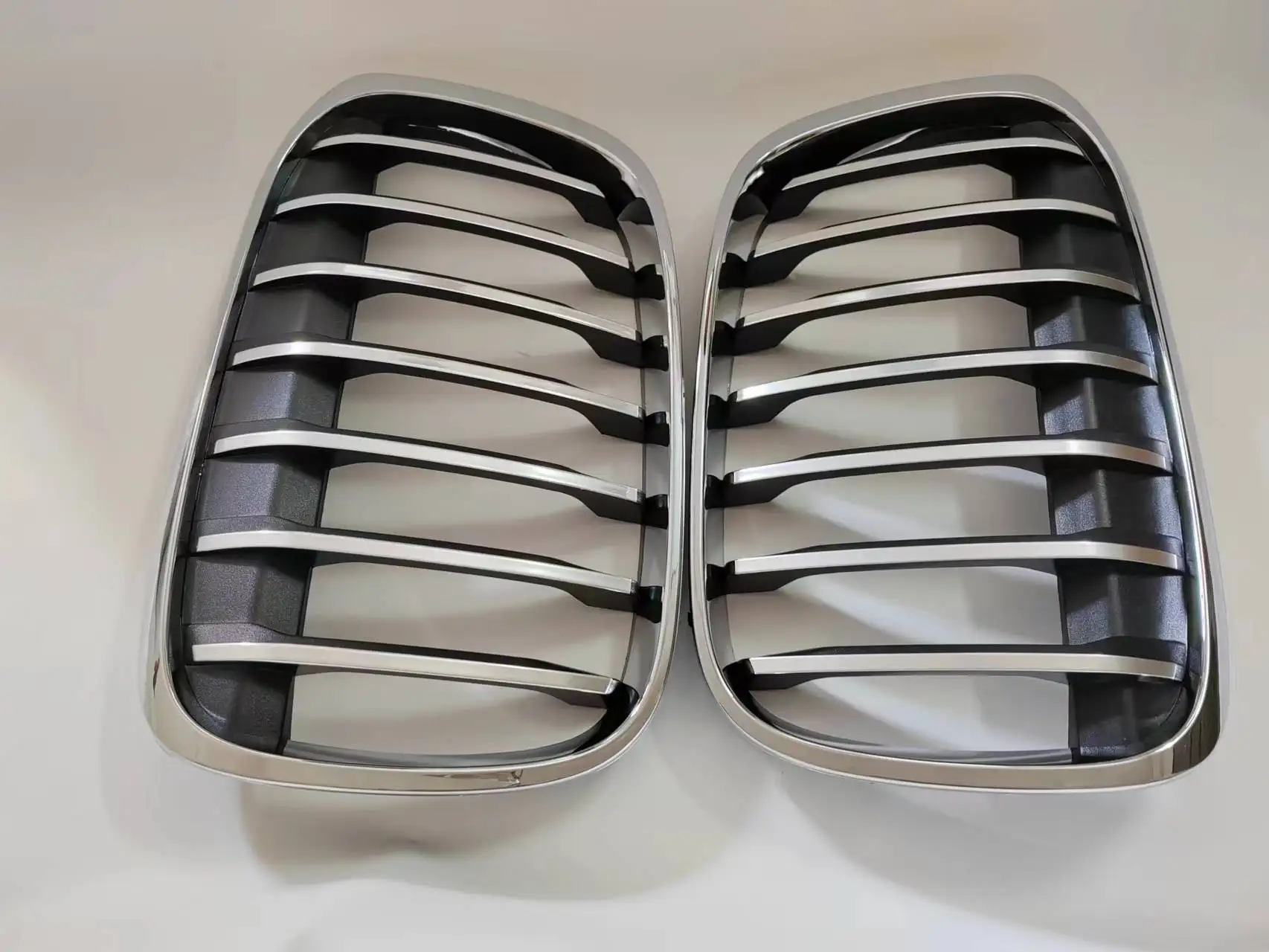 OEM 51117383365 51117383366 라디에이터, 오른쪽 왼쪽 그릴 네트워크 라인, BMW X1 F48 ...