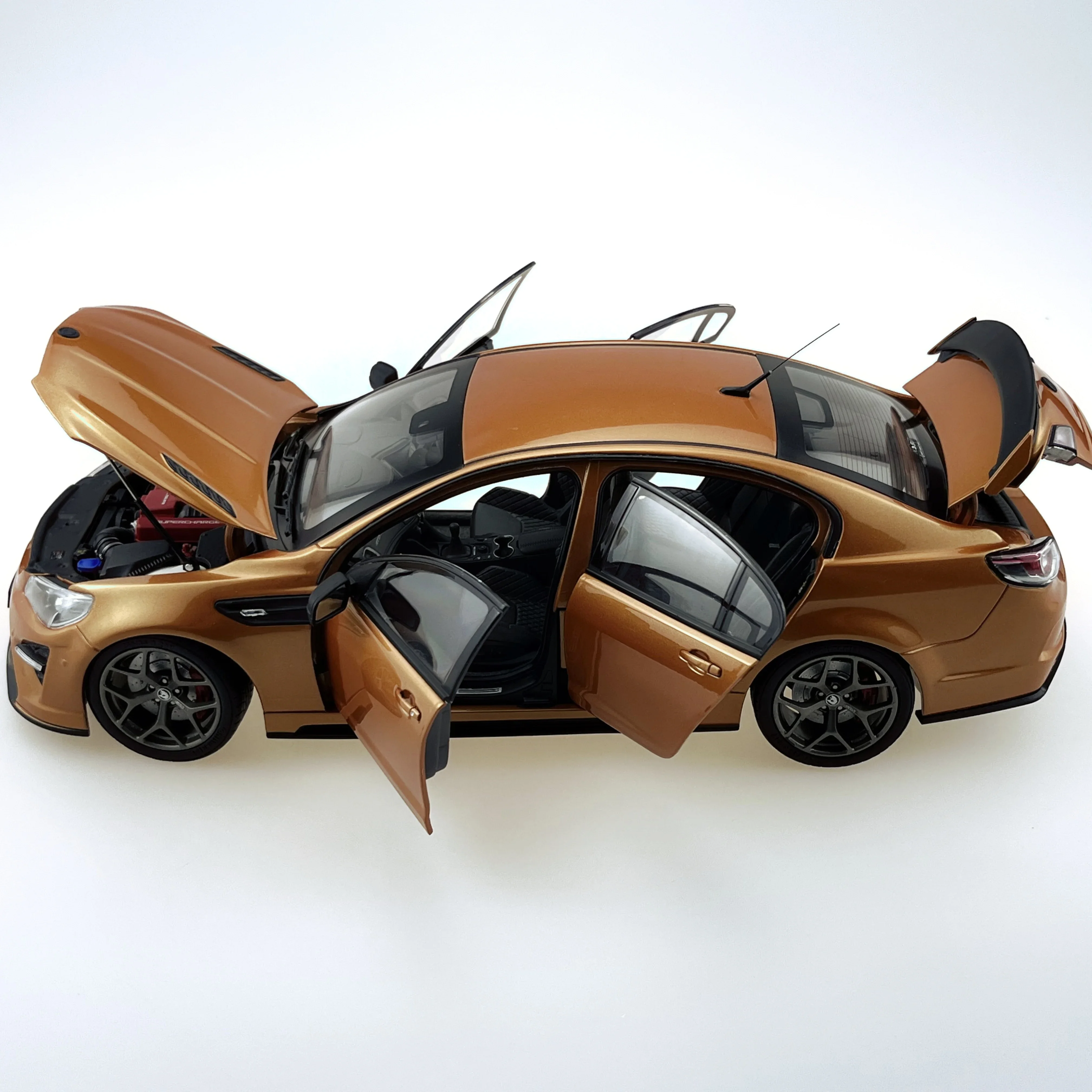 Biante-1-18-Scale-Diecast-Alloy-Australian-Horton-HSV-GT-SR-Toys-Cars ...