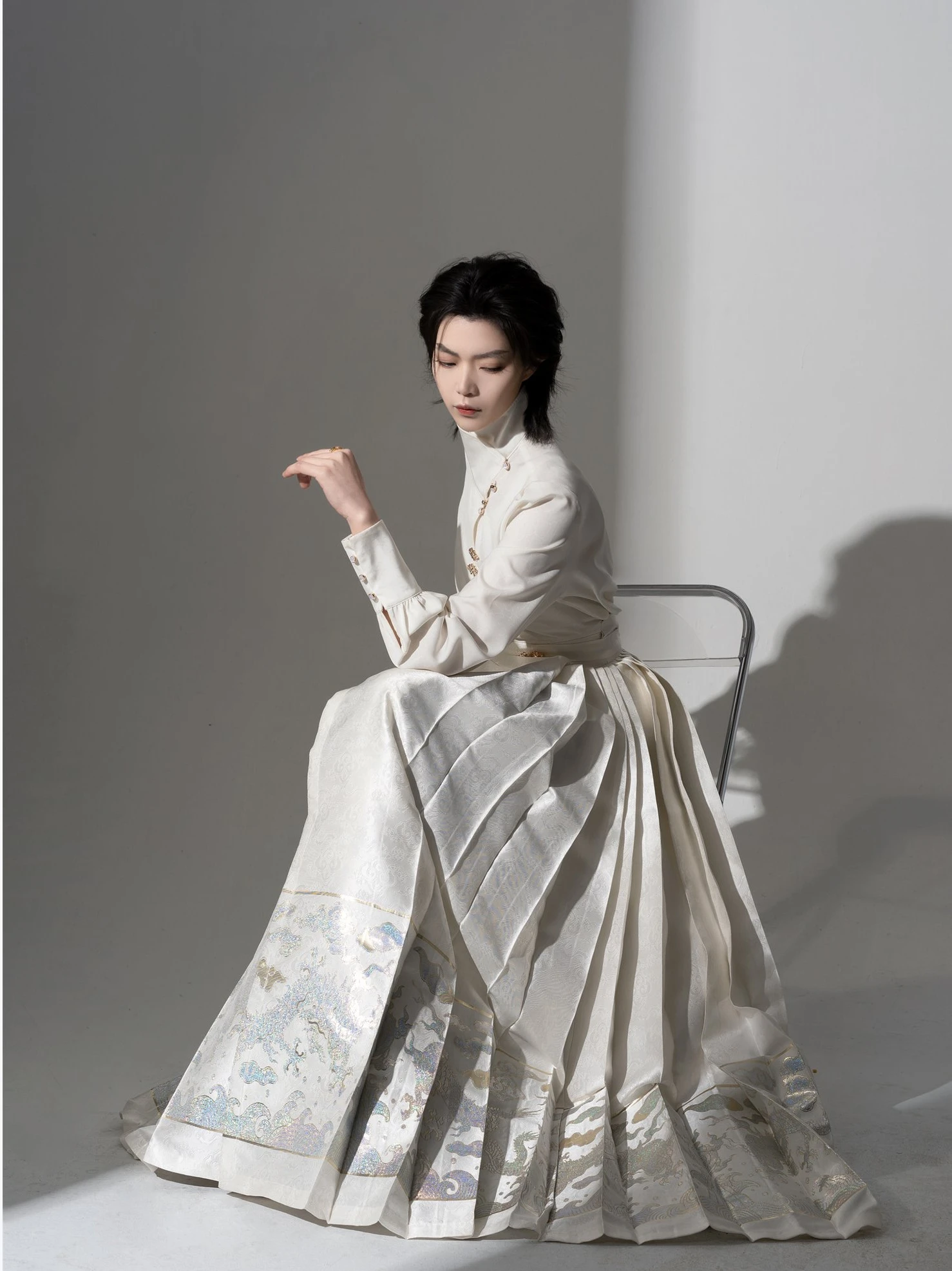 Ming-Dynasty-Horse-Face-Skirt-Hanfu-Weaving-Gold-Dress-Mamianqun-Daily ...