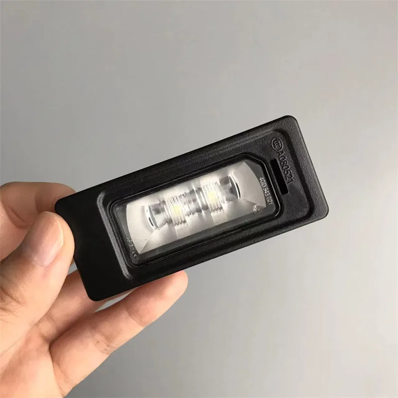 LED-License-Plate-Lamp-For-Audi-A1-A3-A4-A5-A6-C7-A7-Q3-Q5-2010.jpg