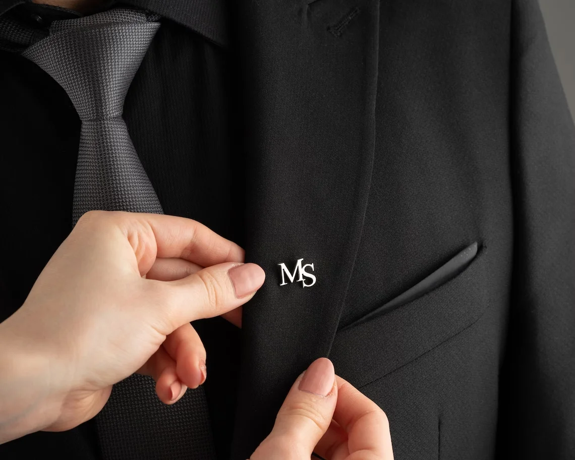 Pin-de-solapa-de-chaqueta-con-iniciales-personalizadas-letra-nica-de ...