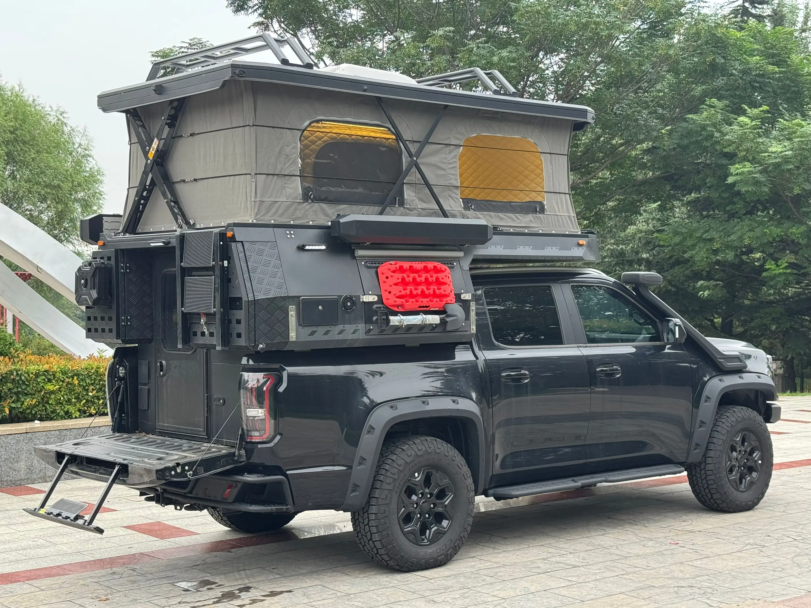 Pick up Lightweight Pickup Truck Canopy Pop-Top Camper Overland Trailer ...