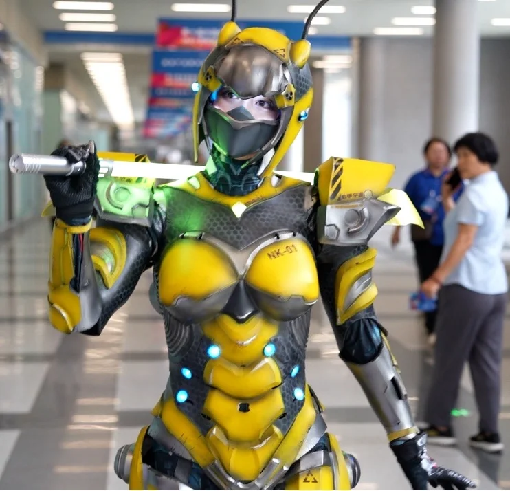 New-Customized-Mecha-Universe-Real-Person-Ratio-Original-Wearable-Wasp ...