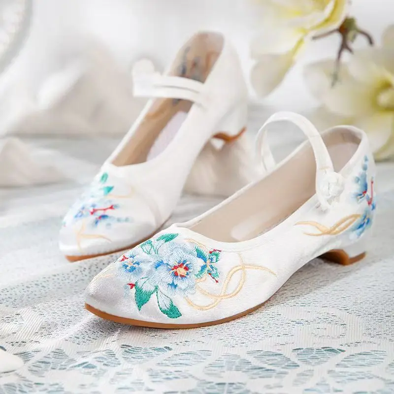 2024 Woman's Chinese Traditional Low Heel Embroidered Flower Shoe Soft ...
