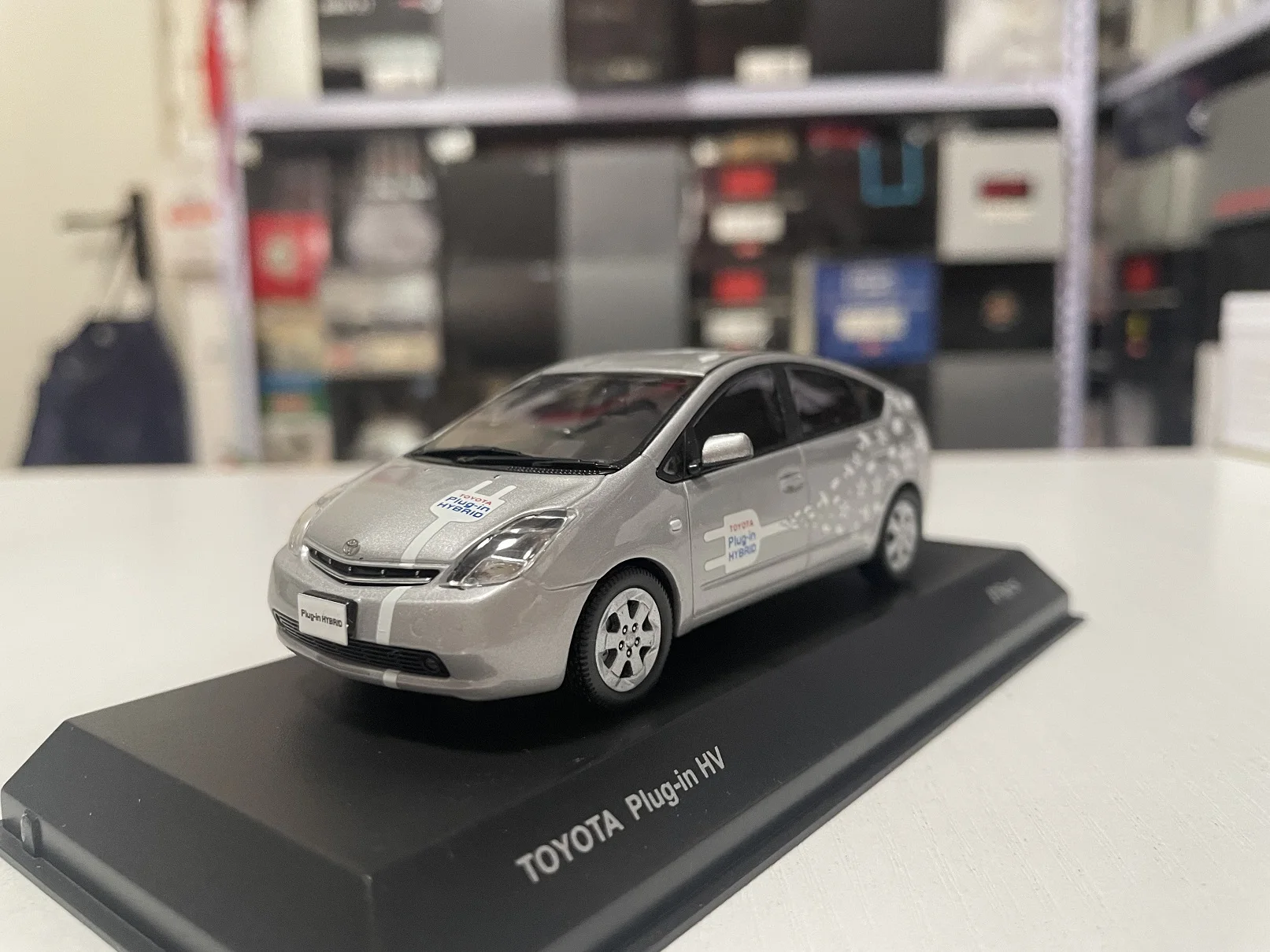 Die-casting-TOYOTA-Prius-Plug-in-HV-Simulation-Alloy-Collectible-Car ...