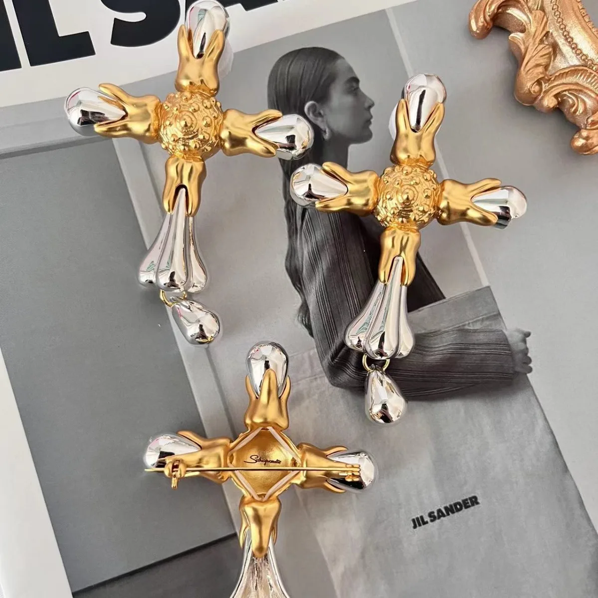 Fashion-Trends-Retro-Literature-and-Art-Exaggeration-Abstract-Facial ...