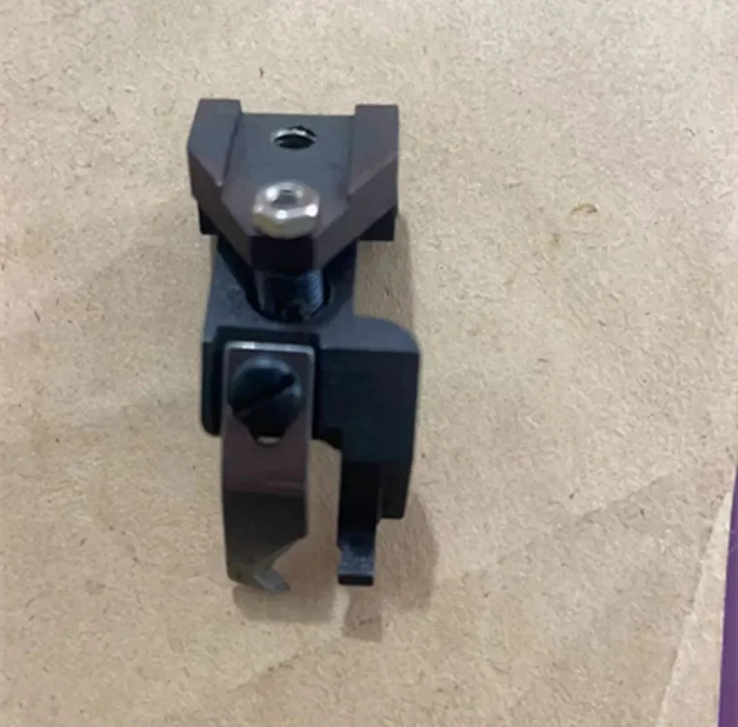 Sewing Machine Parts LOWER THREAD PRESSER ASSY GP-001886-00 Electronic ...
