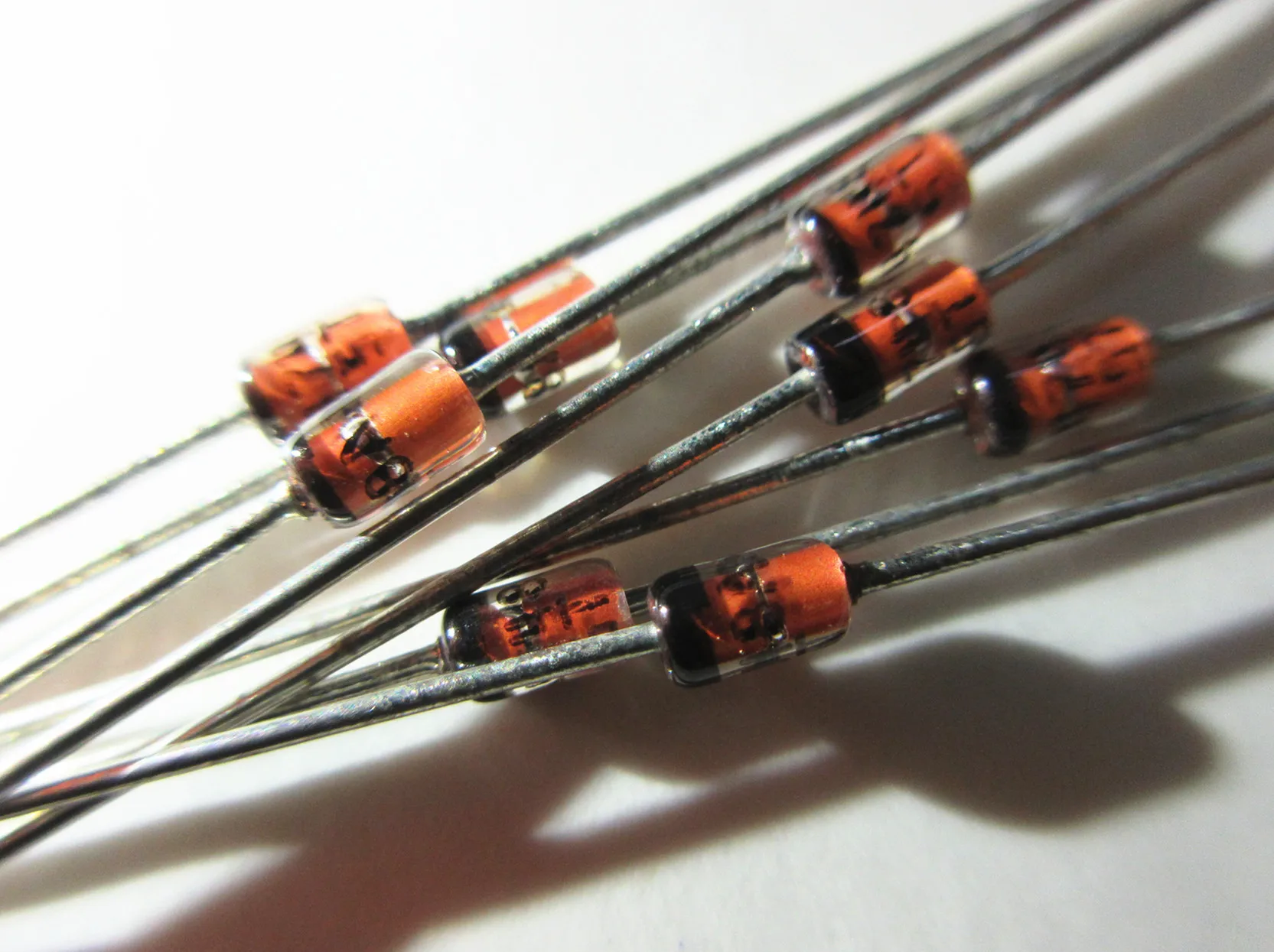 10PCS-1W-Straight-Plug-Zener-Diode-1N4748A-IN4748A-22V-DO-41-Glass-Tube.jpg