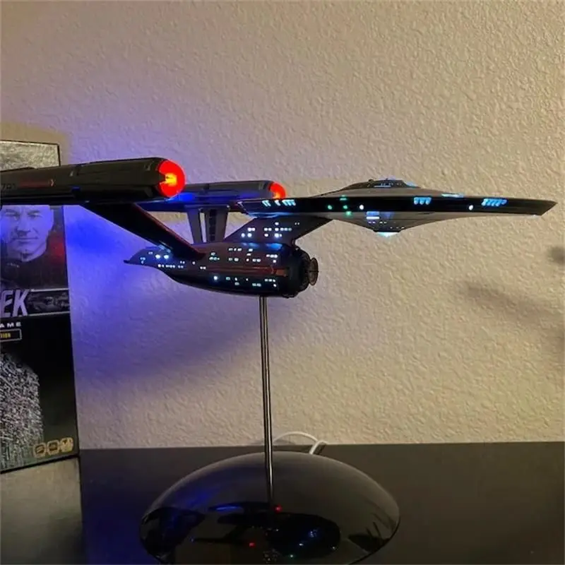 Star-Trek-U-S-S-Enterprise-1-1000-Scale-Set-Prop-Replica-Model-With ...