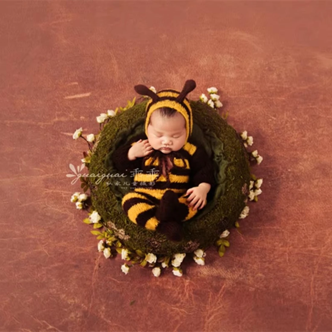 Vintage Newborn Photography Outfits Baby Bee Romper And Bonnet Infant ...