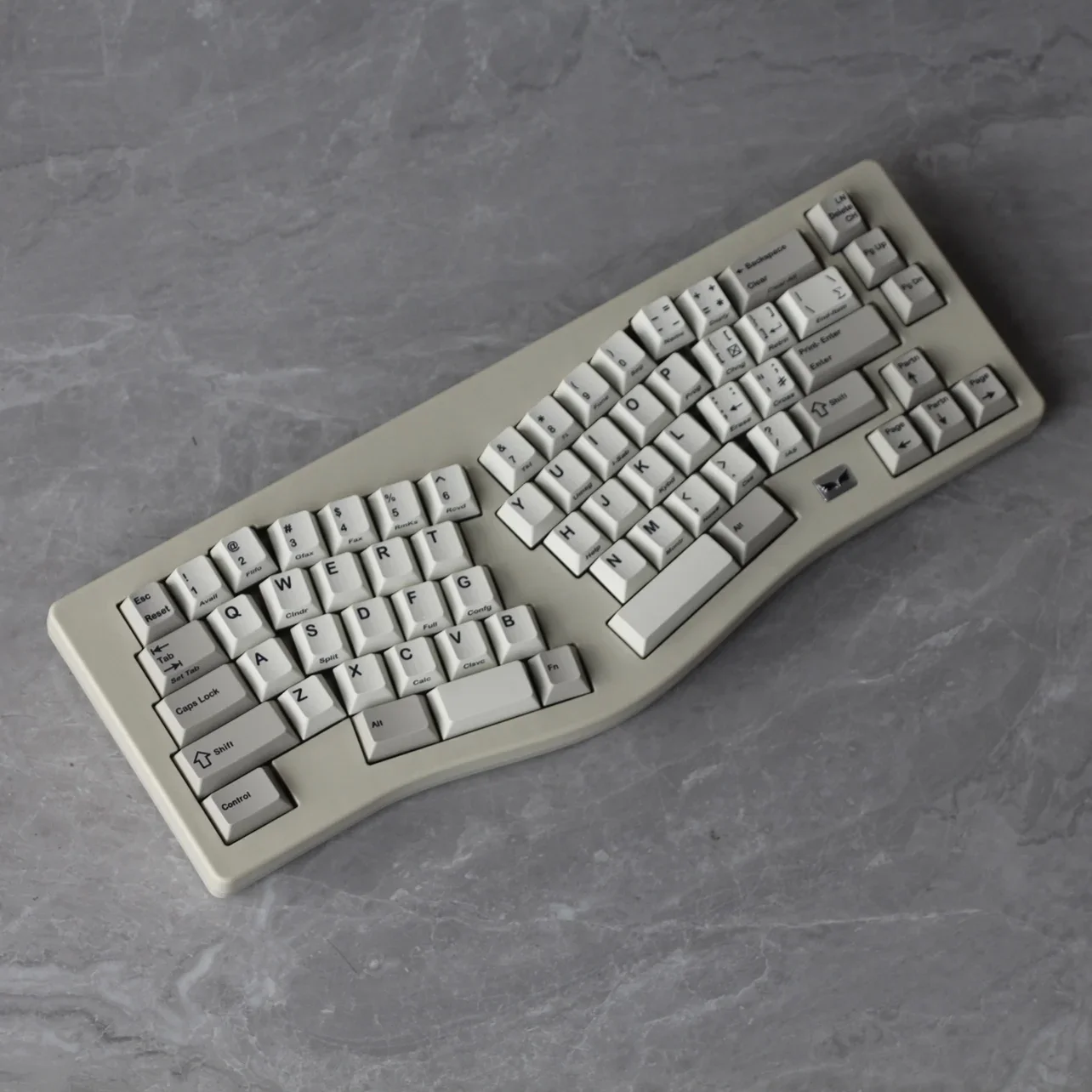 Alice-Wired-Layout-Layout-Keyboard-Topre-Style-Switch-Ratos-com ...