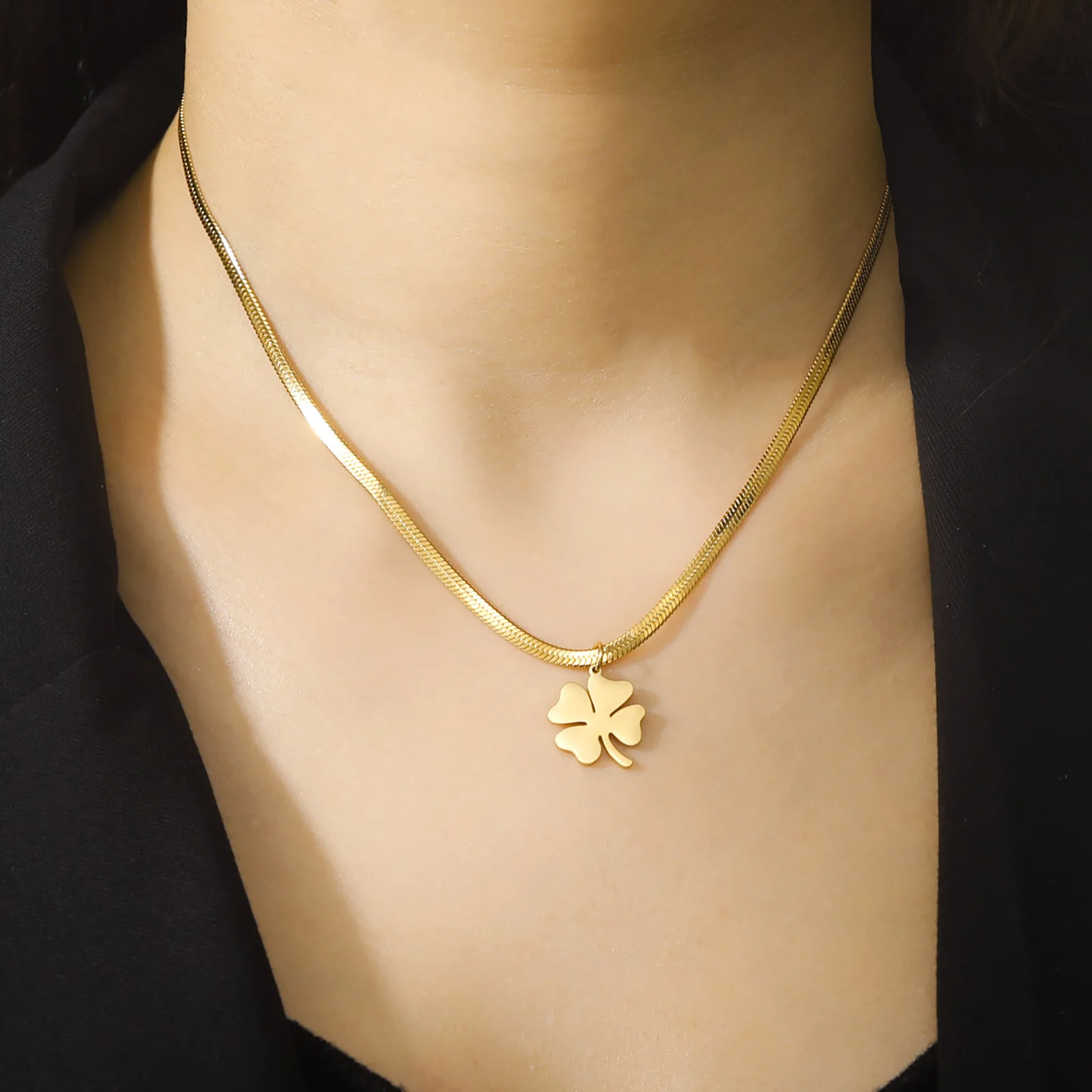 HIPEE Lucky Four-leaf Clover Pendants Snake Bone Chain Necklace for ...