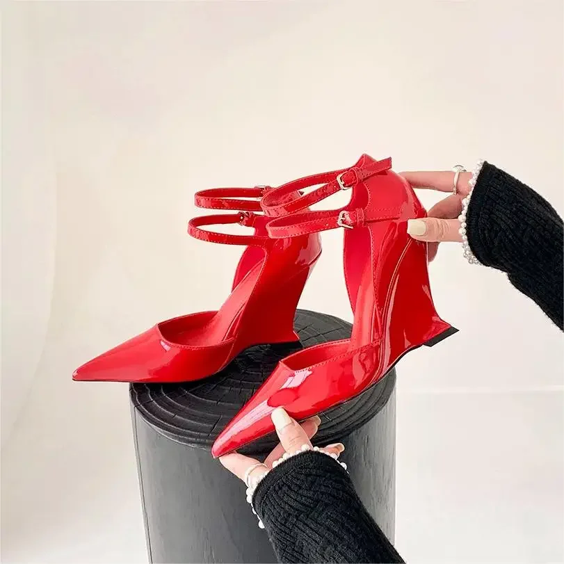 Rode Hakken Wiggen Wijnrode Lakleren Pumps Met Stiletto Naaldhakken