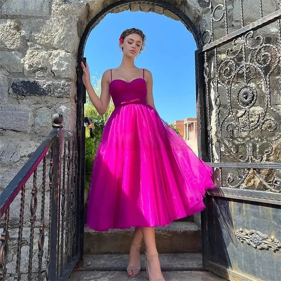 Robes Courtes Pour Le Bal Avec Des Bretelles