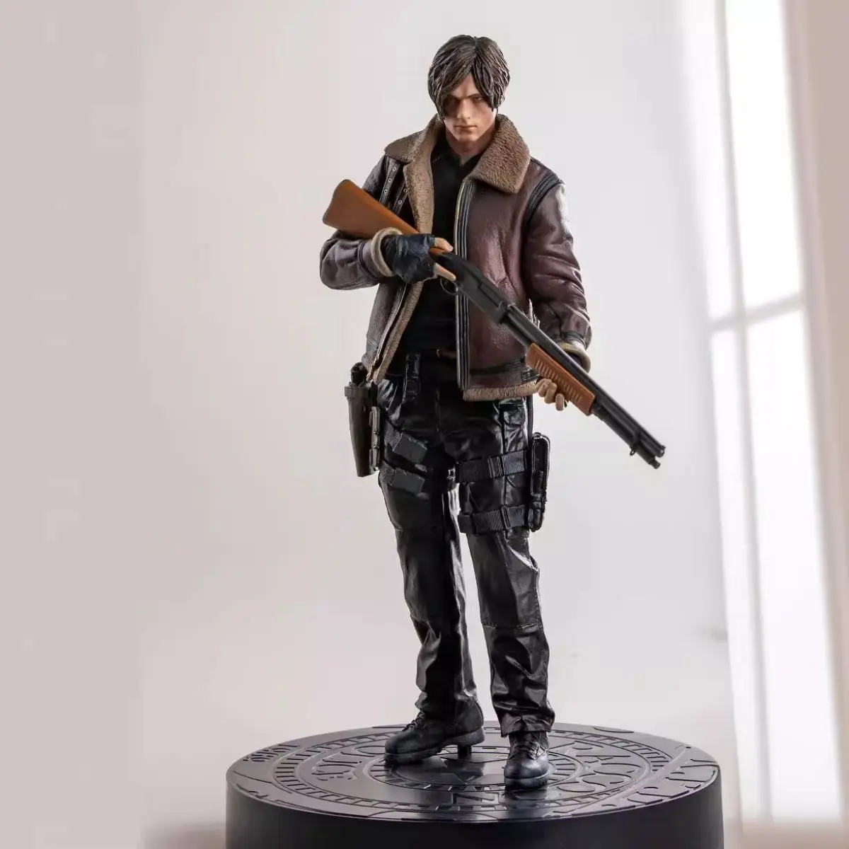 33cm-Resident-Evil-Leon-Kennedy-Figure-GK-PVC-Action-Figure-Biohazard ...