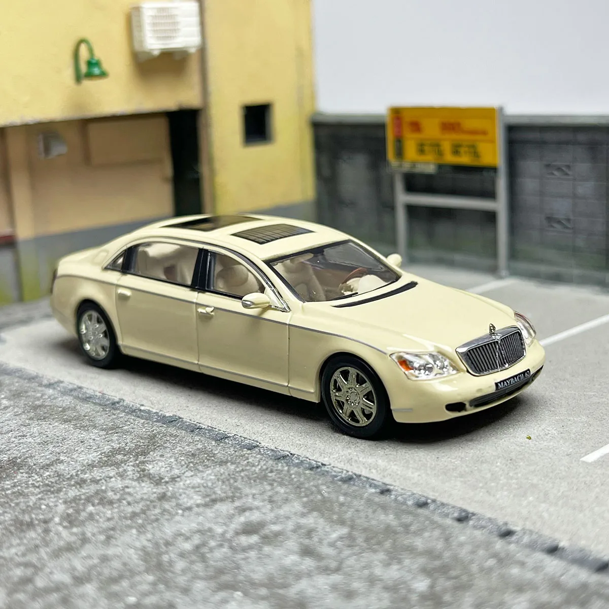 SH-1-64-Maybach-62S-metal-model-car.jpg