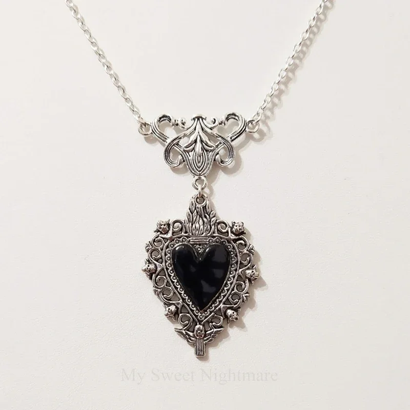 Fashion-Gothic-Black-Heart-Pendant-Necklace-Jewelry.jpg