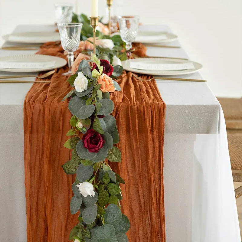Burnt orange table runner wedding | Beachweddingtips.com