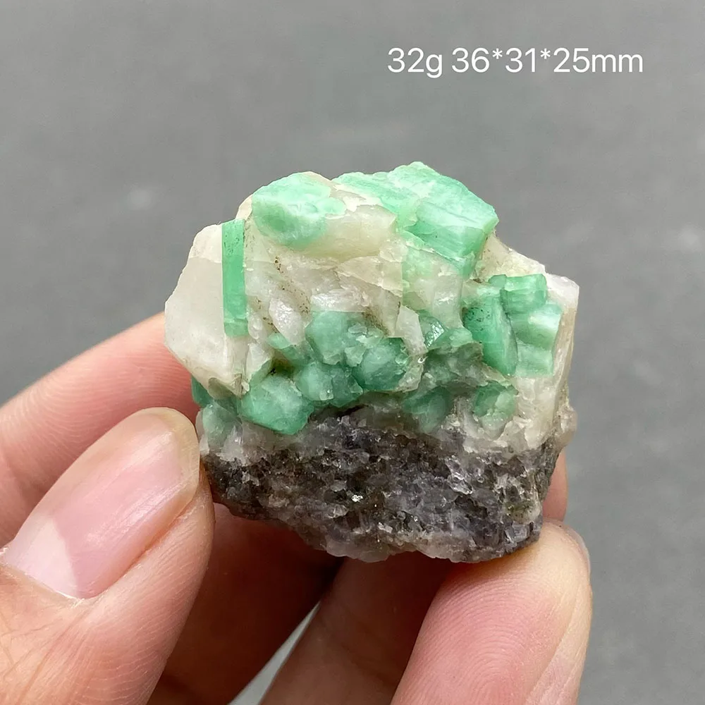 100-Natural-green-emerald-mineral-gem-grade-crystal-specimens-stones-and-crystals-quartz ...