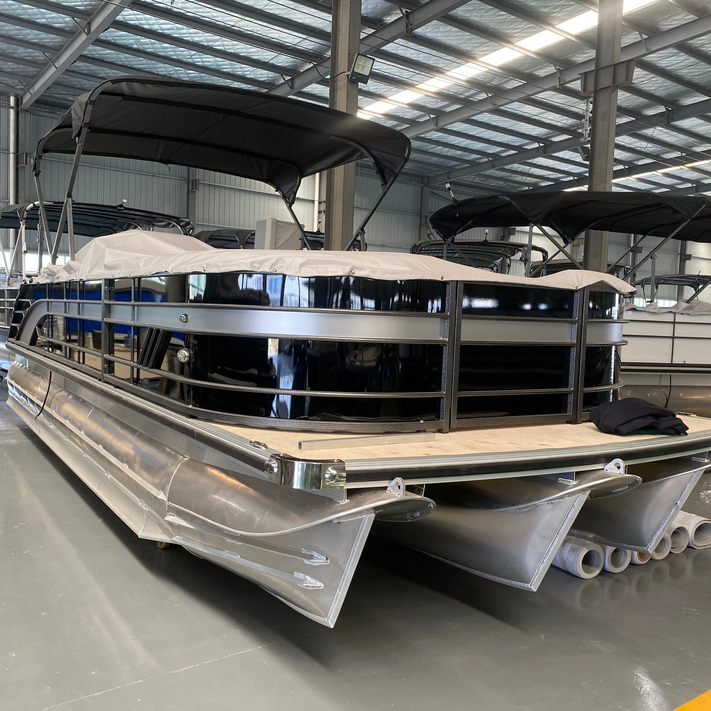 Tri Boat Review: Is the 2025 Luxury Aluminum Tri Tube Pontoon Boat ...