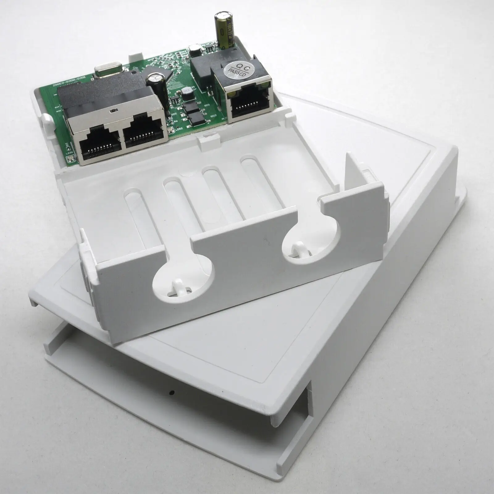 1 To 2 Gigabit PoE Extender Cascade Repeater outdoor rainproof 3-port ...