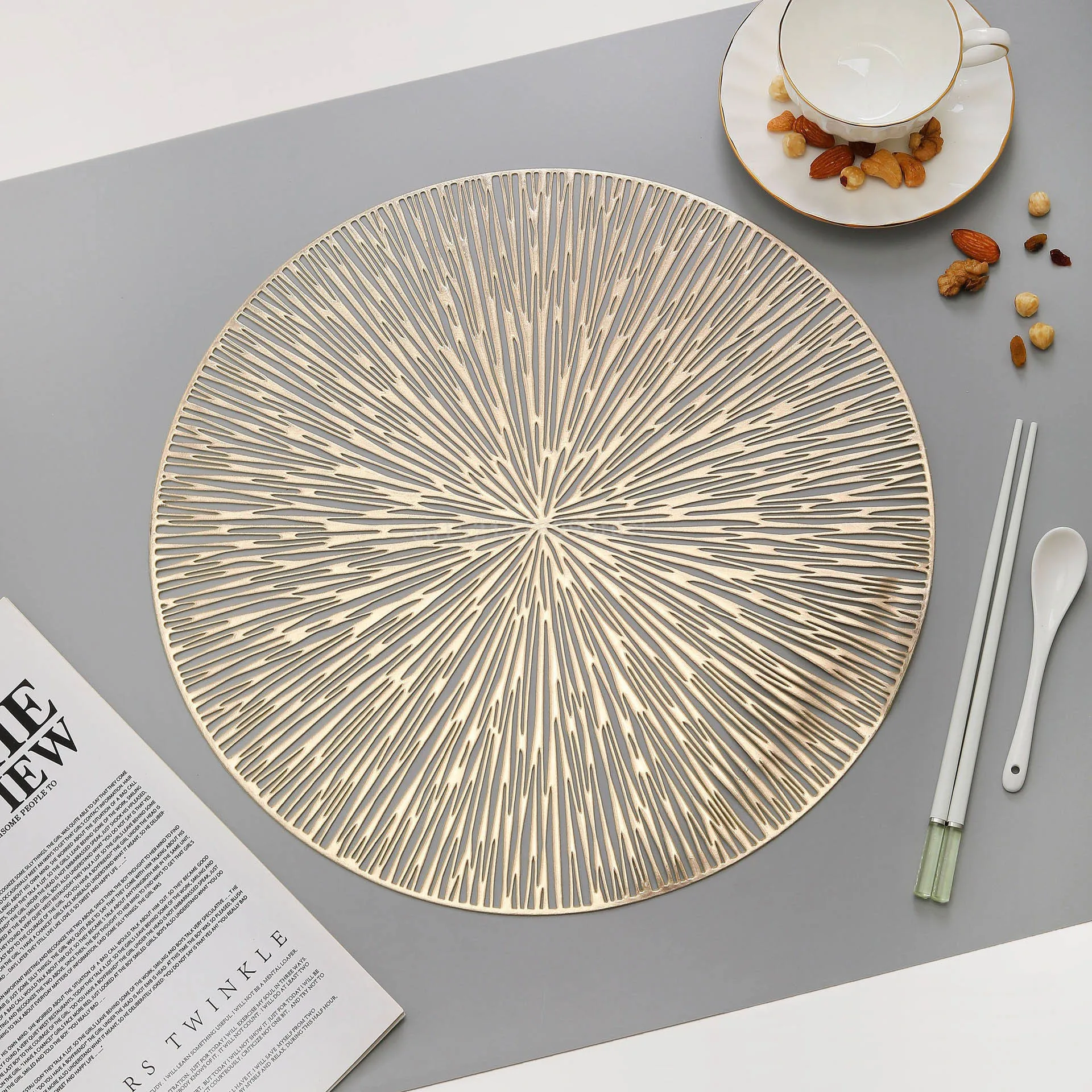 Round-Placemats-Gold-Metallic-Vinyl-Placemats-15in-Easy-Clean-Wipeable ...