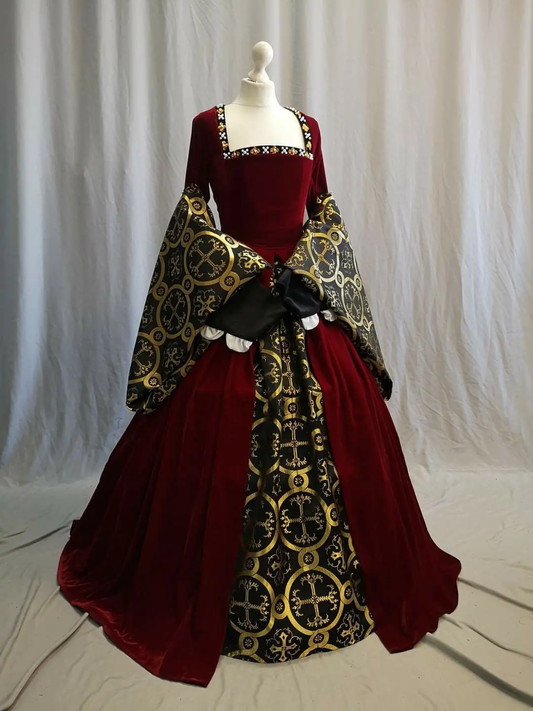 Historical-Anne-Boleyn-Ball-Gown-Dress-Vintage-Tudor-Period-Queen ...
