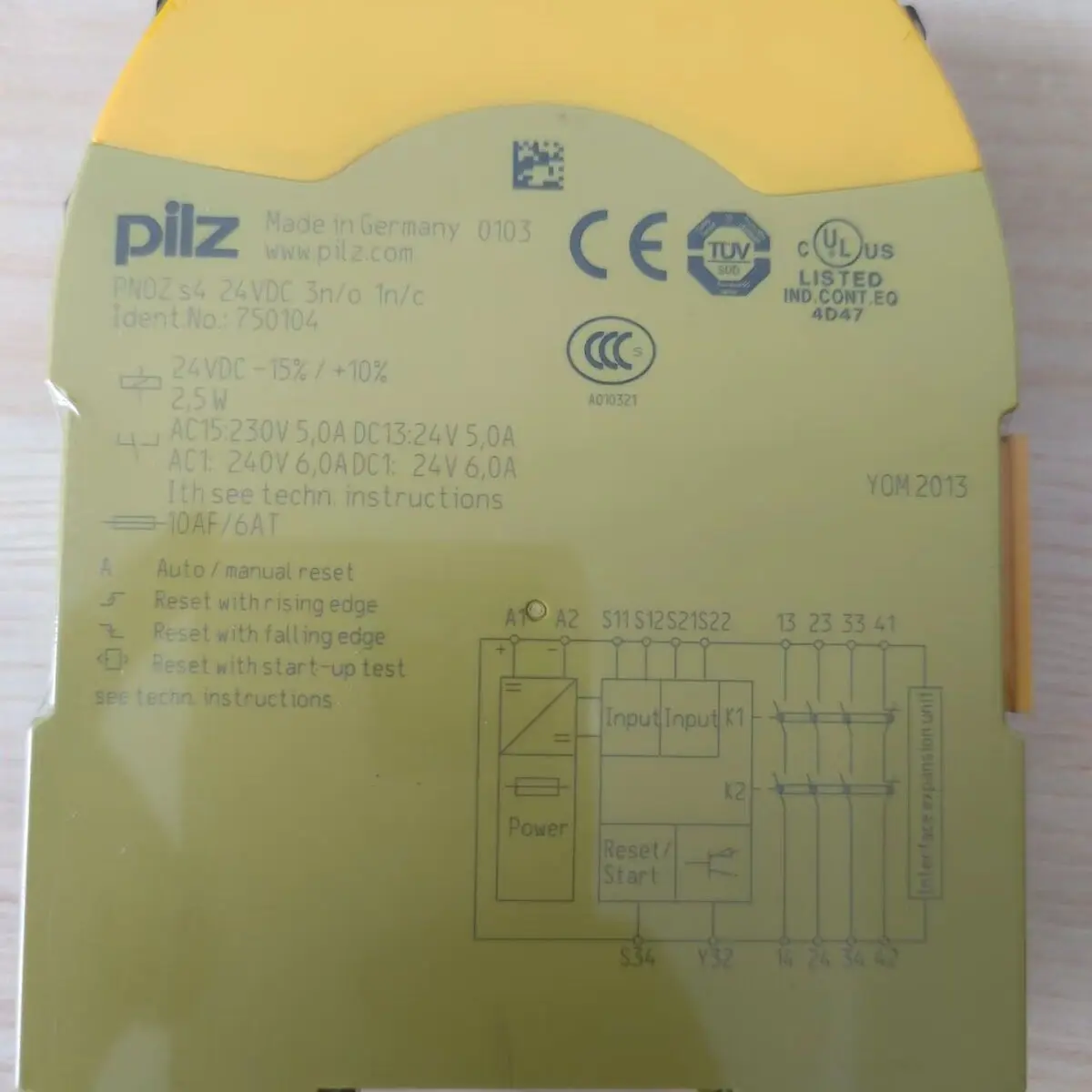 New-original-Pilz-PNOZ-S5C-751105-safety-relay.jpg