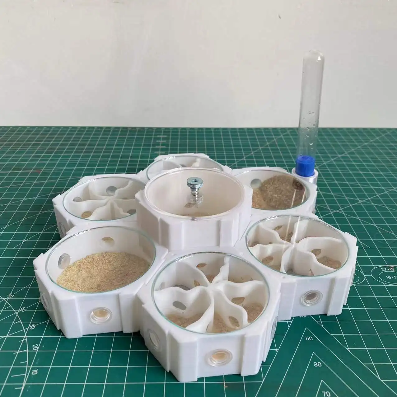 3D printing nest with unlimited expansion, capable of raising small ...