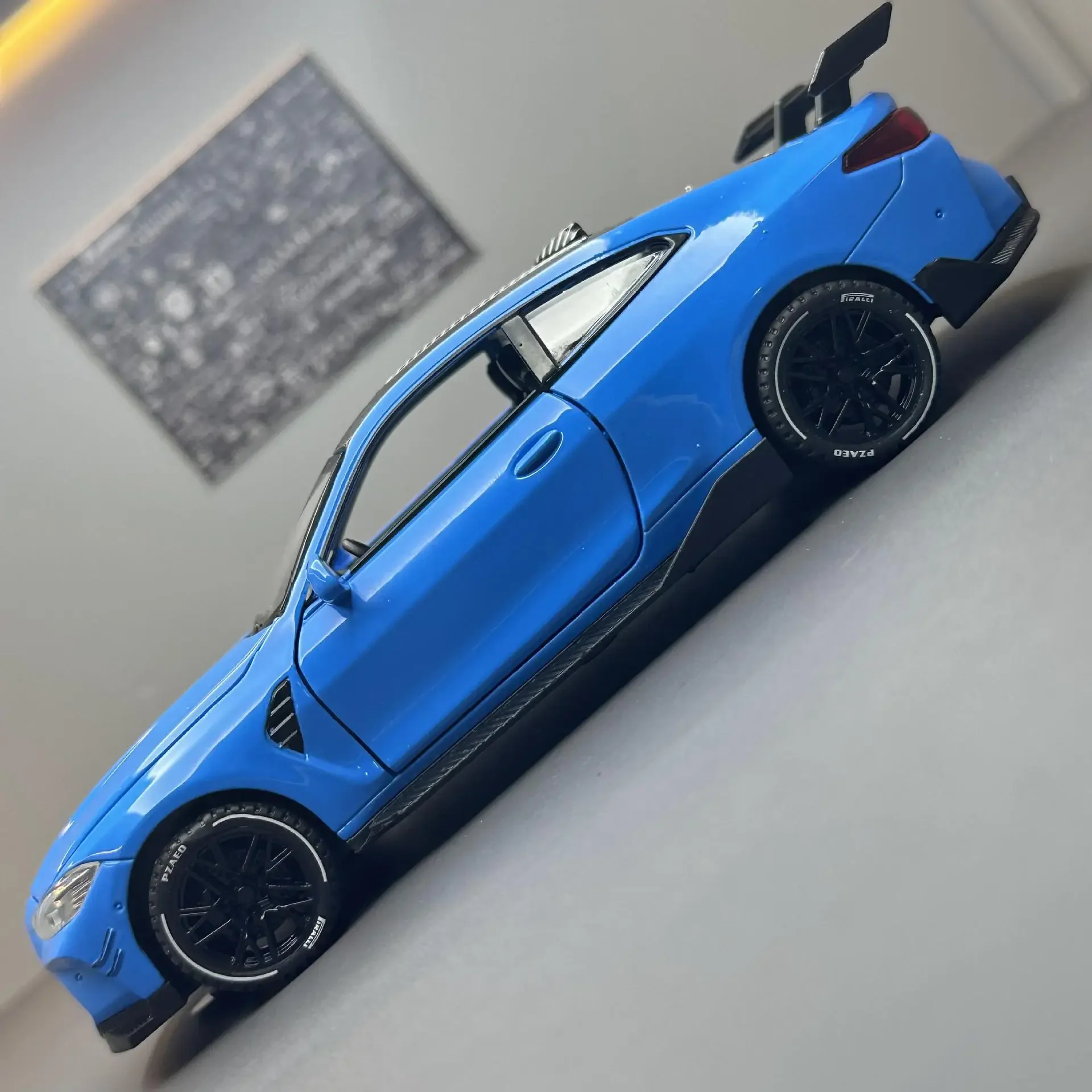 1: 32 car models, anime peripherals, M4 models, desktop decorations ...