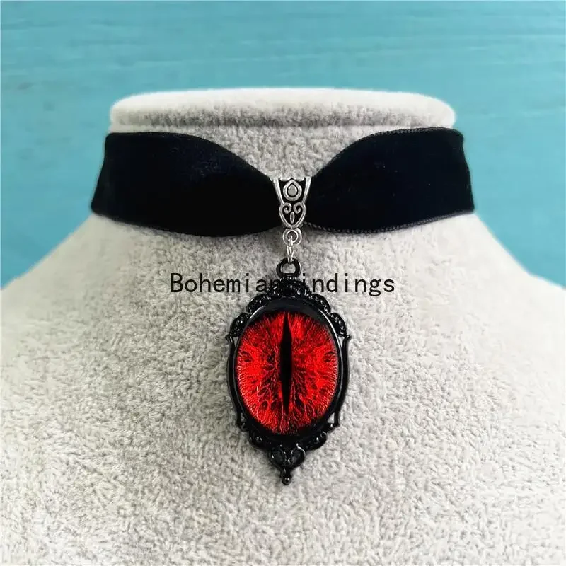 Gothic-Vampire-Cameo-Red-Eye-Pendant-Velvet-Necklace-for-Women.jpg