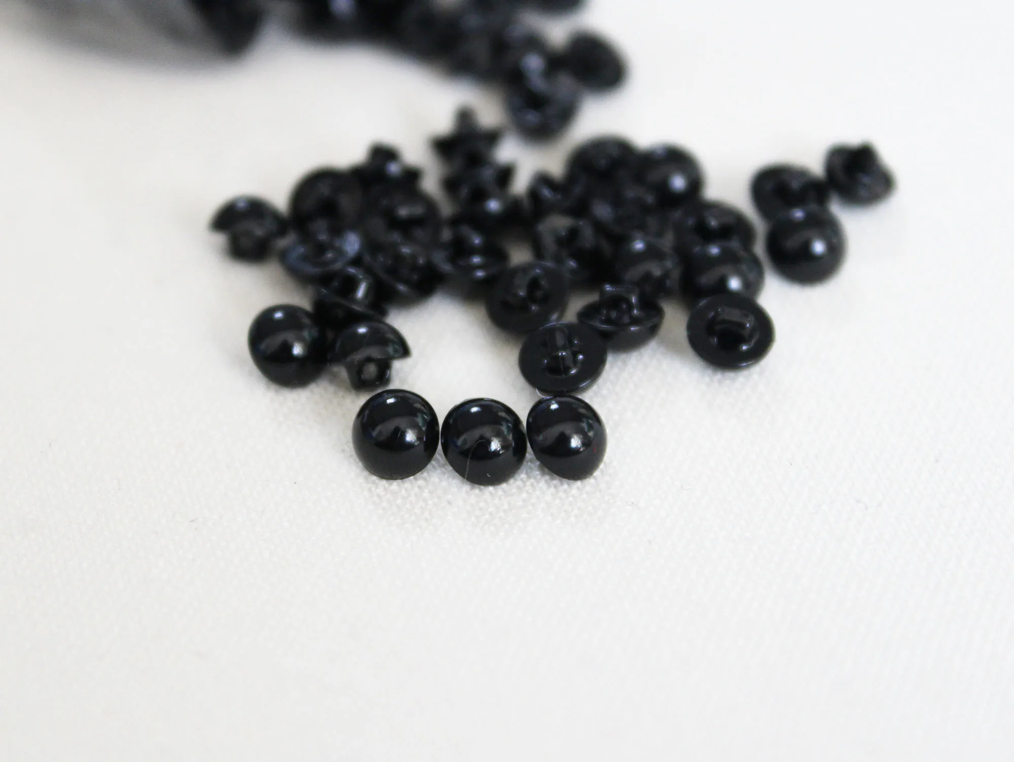 50pcs-4mm-5mm-6mm-8mm-new-tiny-full-black-button-eyes-handscrew-button ...