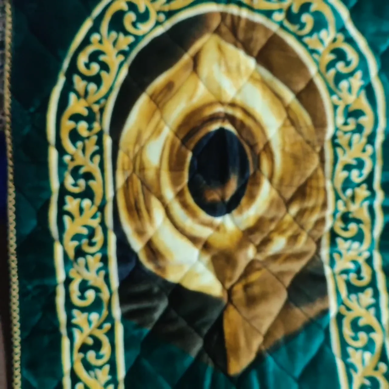 Premium Hajra Aswad Velvet Foam-Printed & Embossed Quilted Prayer Mat ...