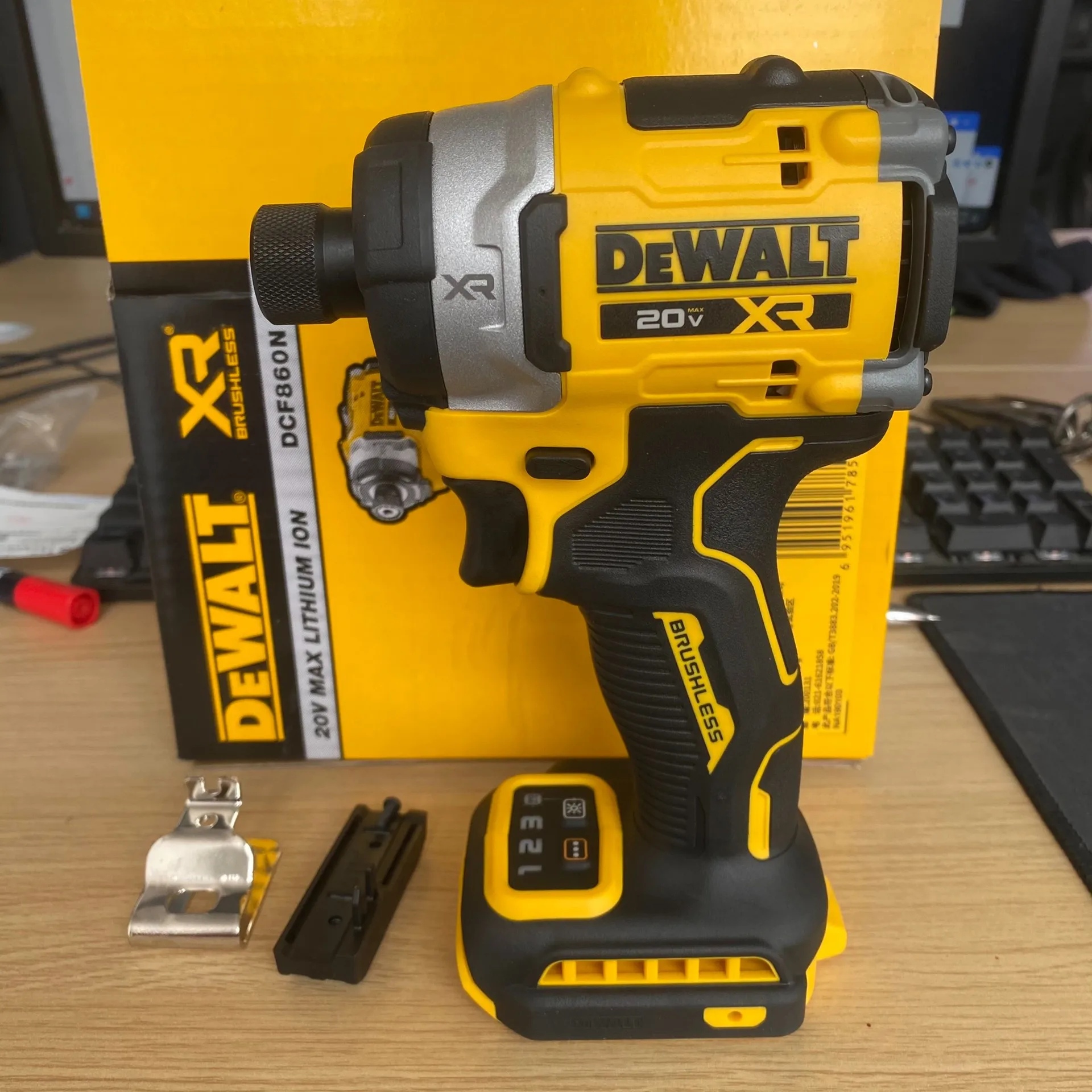 DEWALT-DCF860-20V.jpg