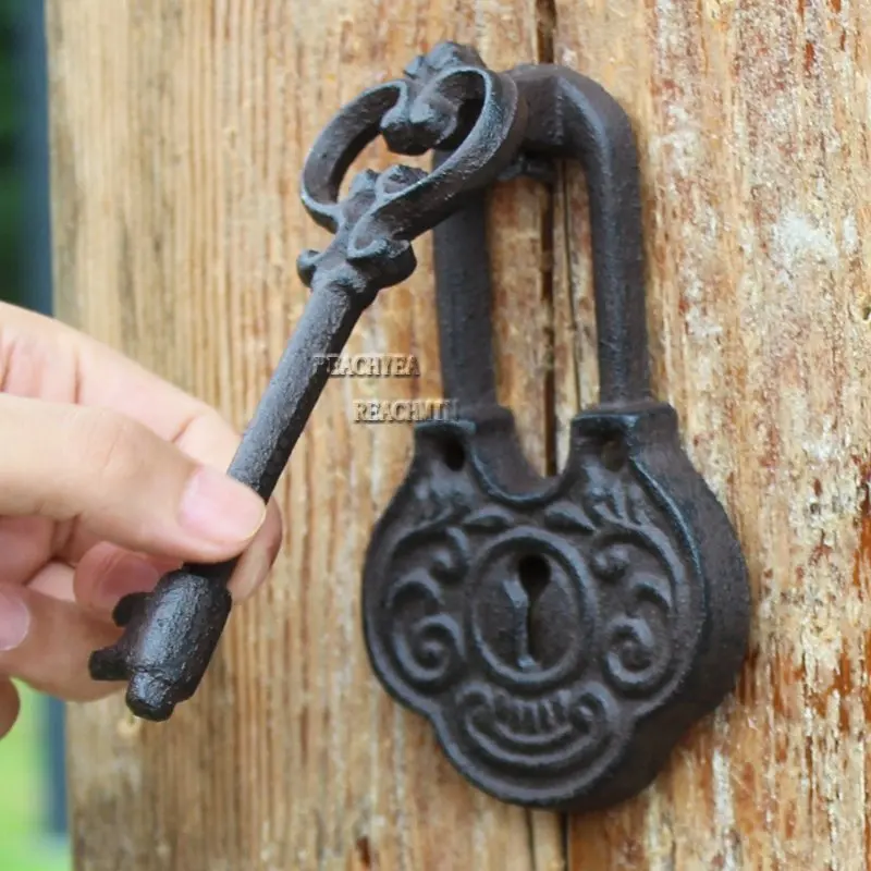 Rustic Key Lock Cast Iron Door Hand Knocking European Home Garden Decor ...