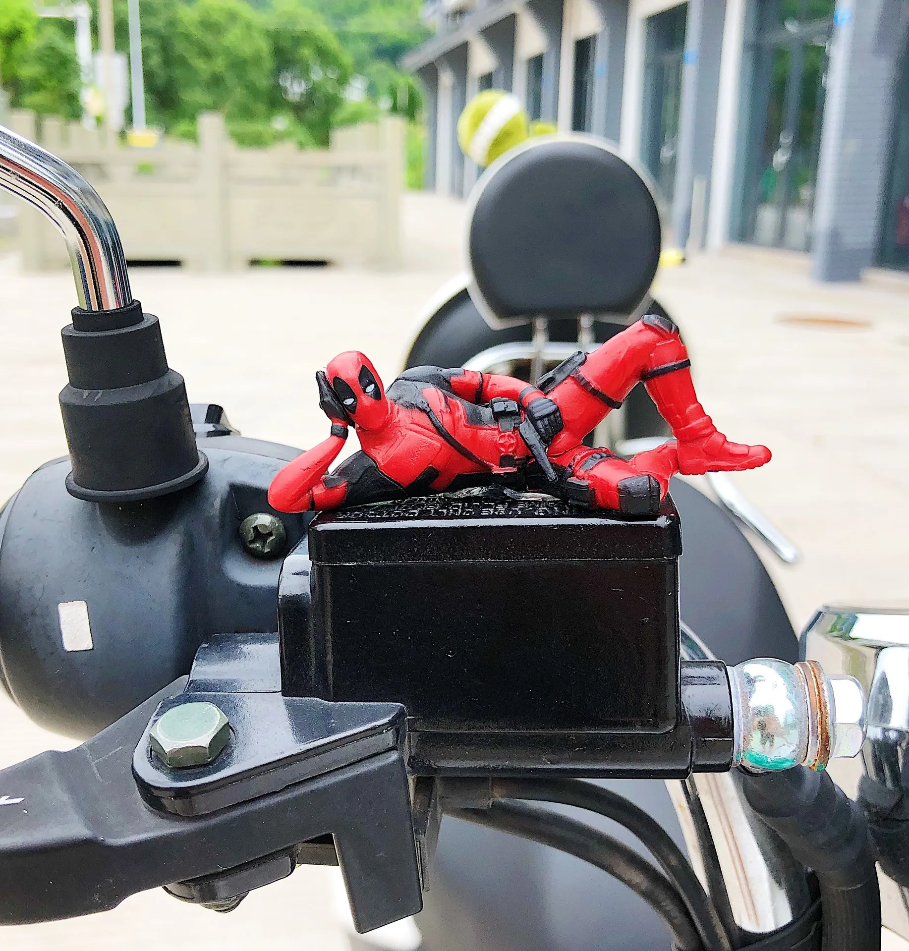 Disney Anime Deadpool Action Figure Sitting Posture Model X-Men Mini ...