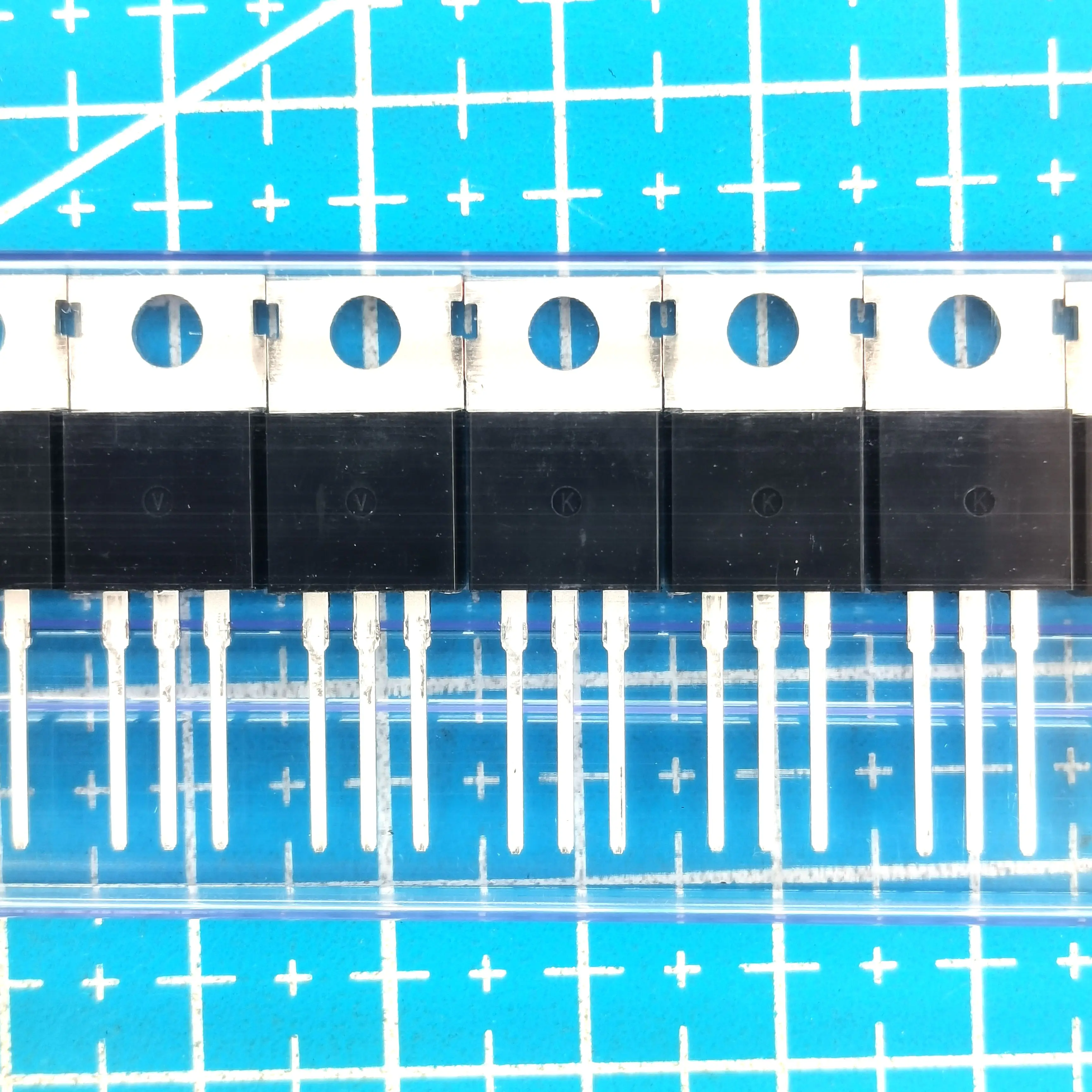 12pcs-lot-TO220-BDX33-BDX34-BDX53-BDX54-BDX70-BDX71-BDX72-BDX73-BDX77 ...