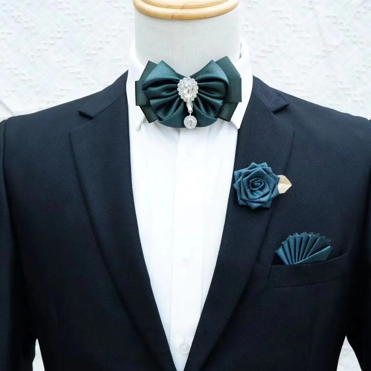 Bow tie brooch store