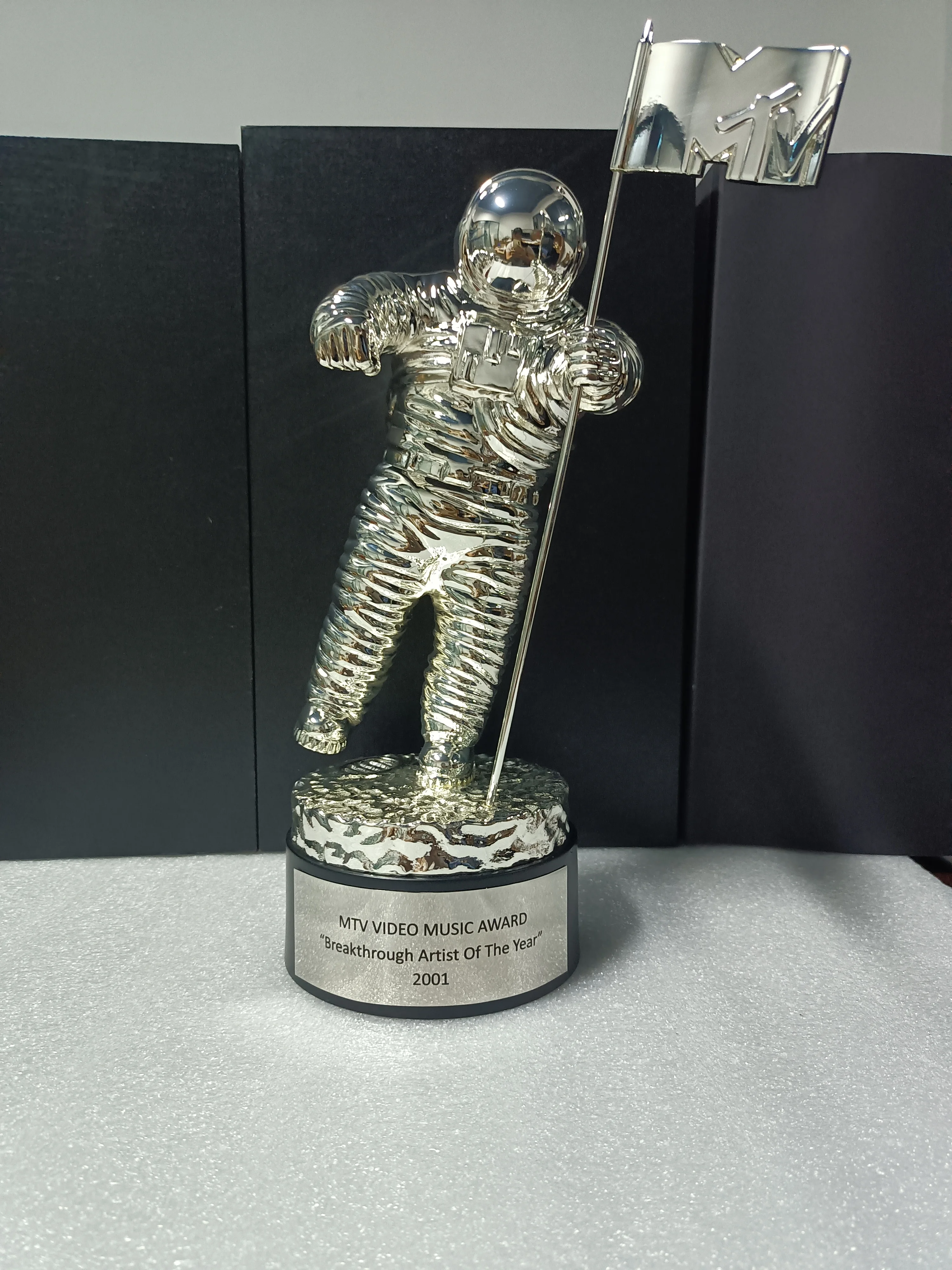 New VMA Awards 12.5 inch, 2020 MTV Video Music Awards, MTV Moonman ...