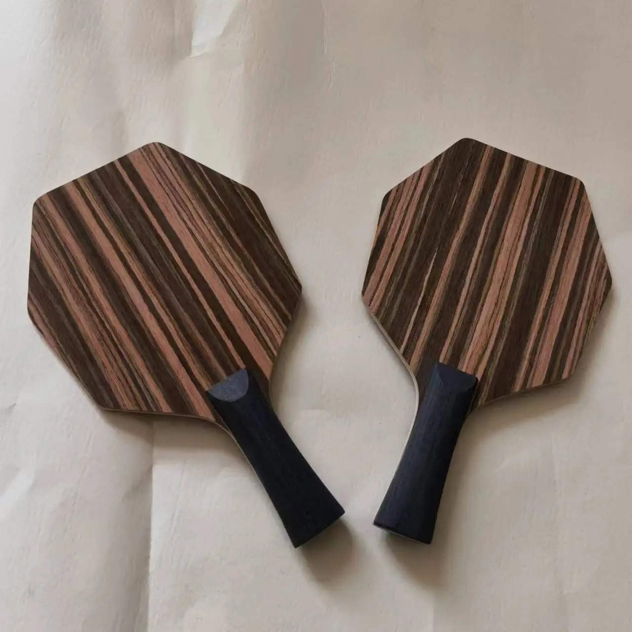 Hexagonal-Table-Tennis-Racket-com-Black-Sandalwood-Grip-L-mina-de-Ping ...