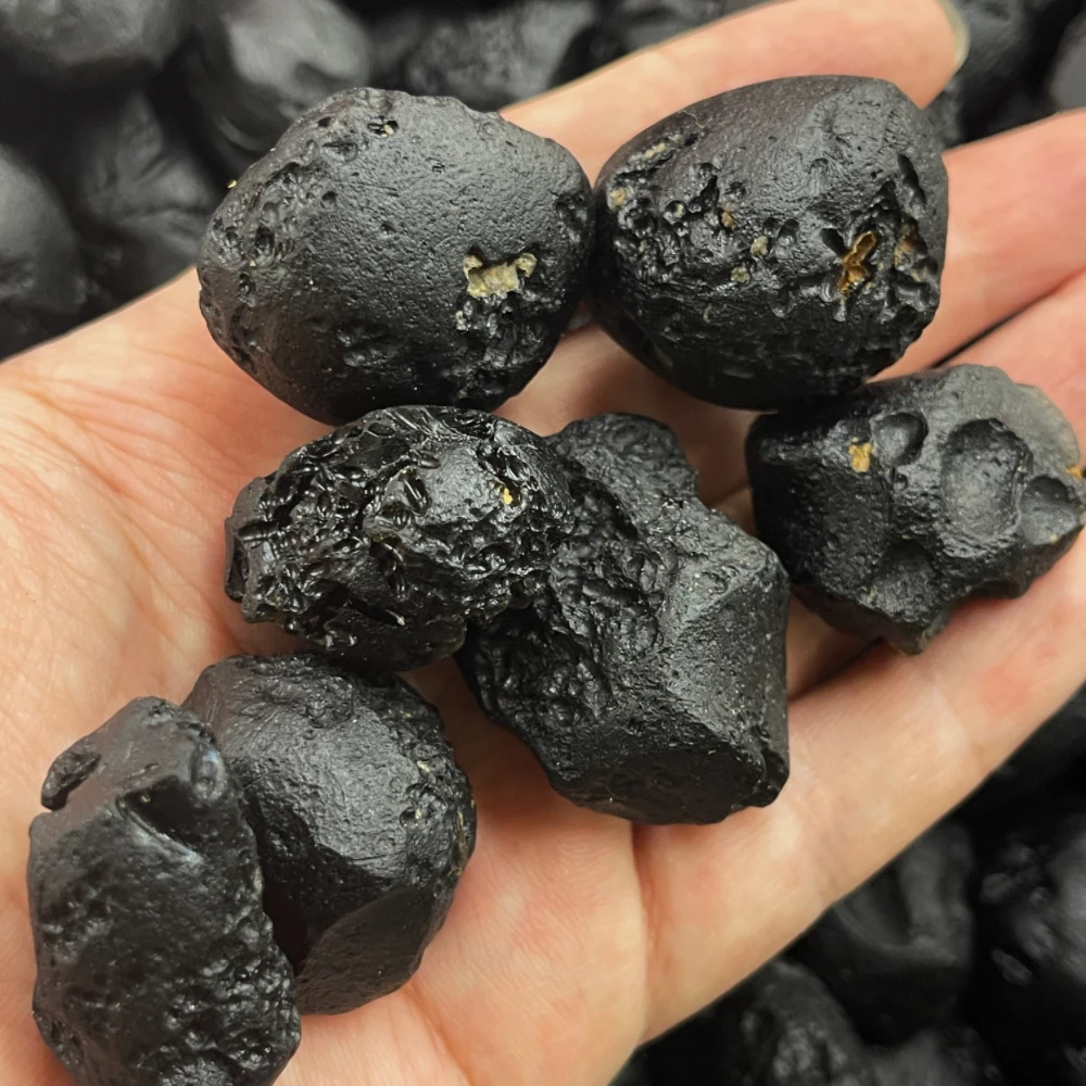 Thailand-tektite-crystal-Black-stone-meteorolite-The-stone-that ...