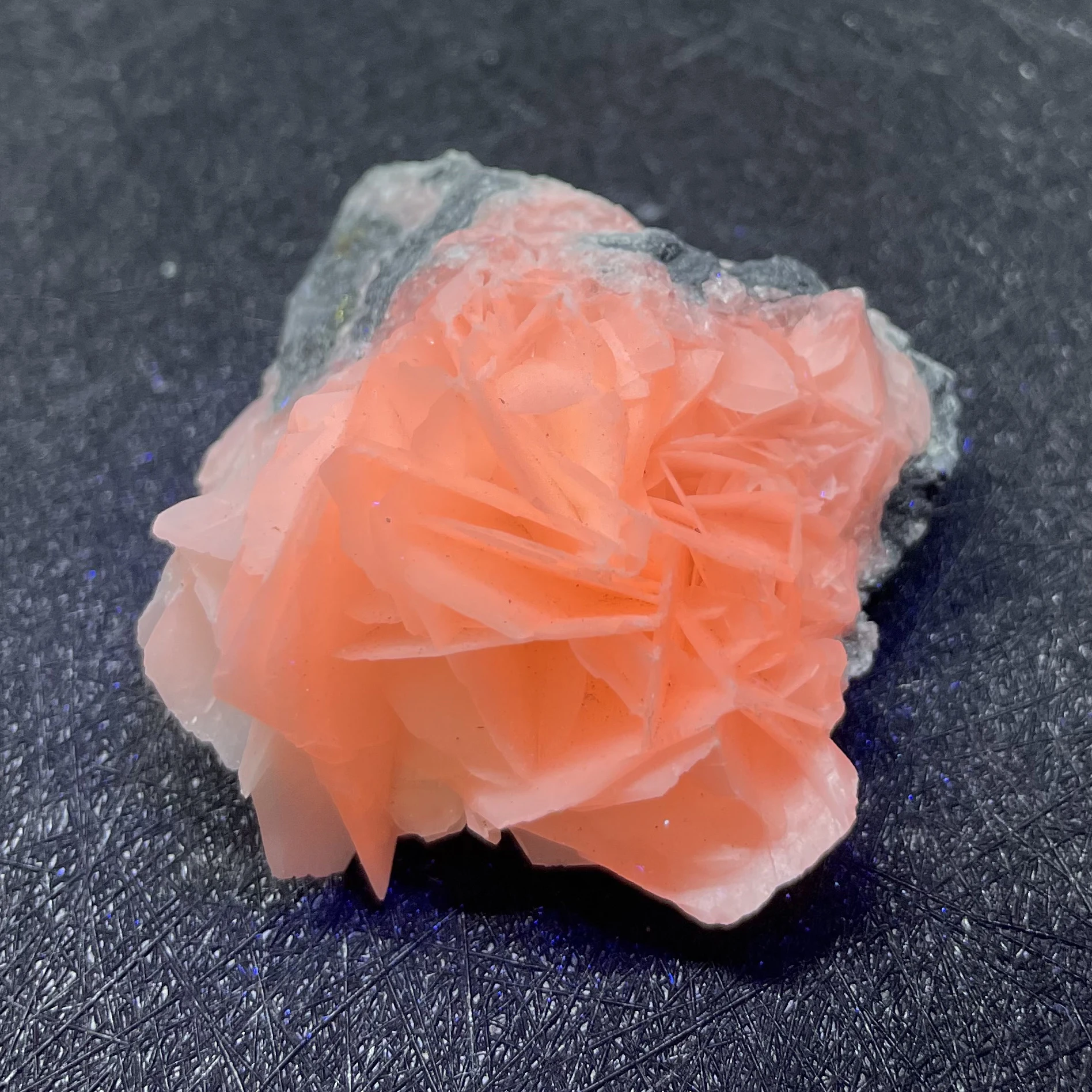 Natural-Stone-Rose-Calcite-Crystal-Cluster-Fluorescence-Effect-Mineral ...