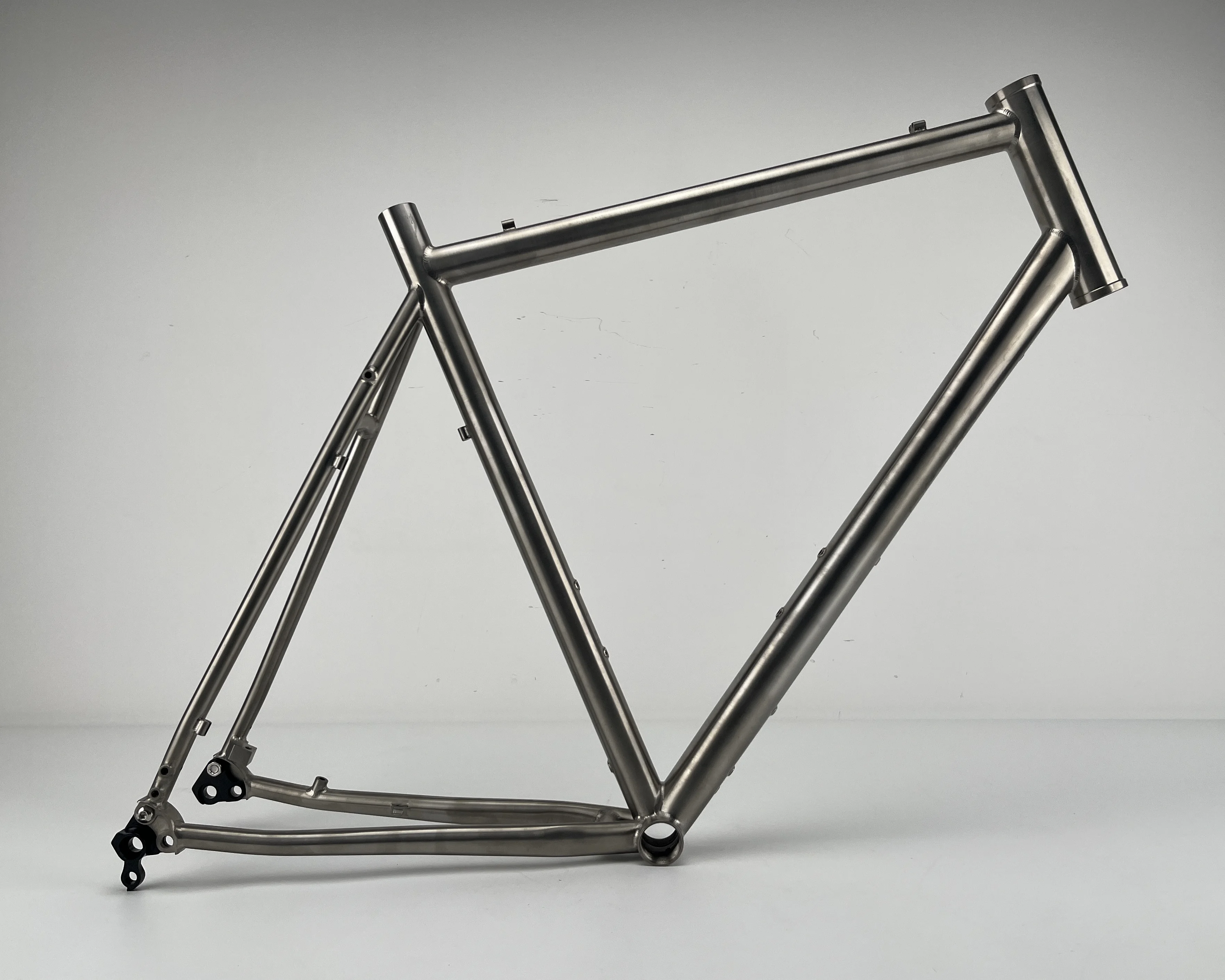 Titanium-Classical-Road-Frame-660mm-Streight-HT-External-cable-routing ...